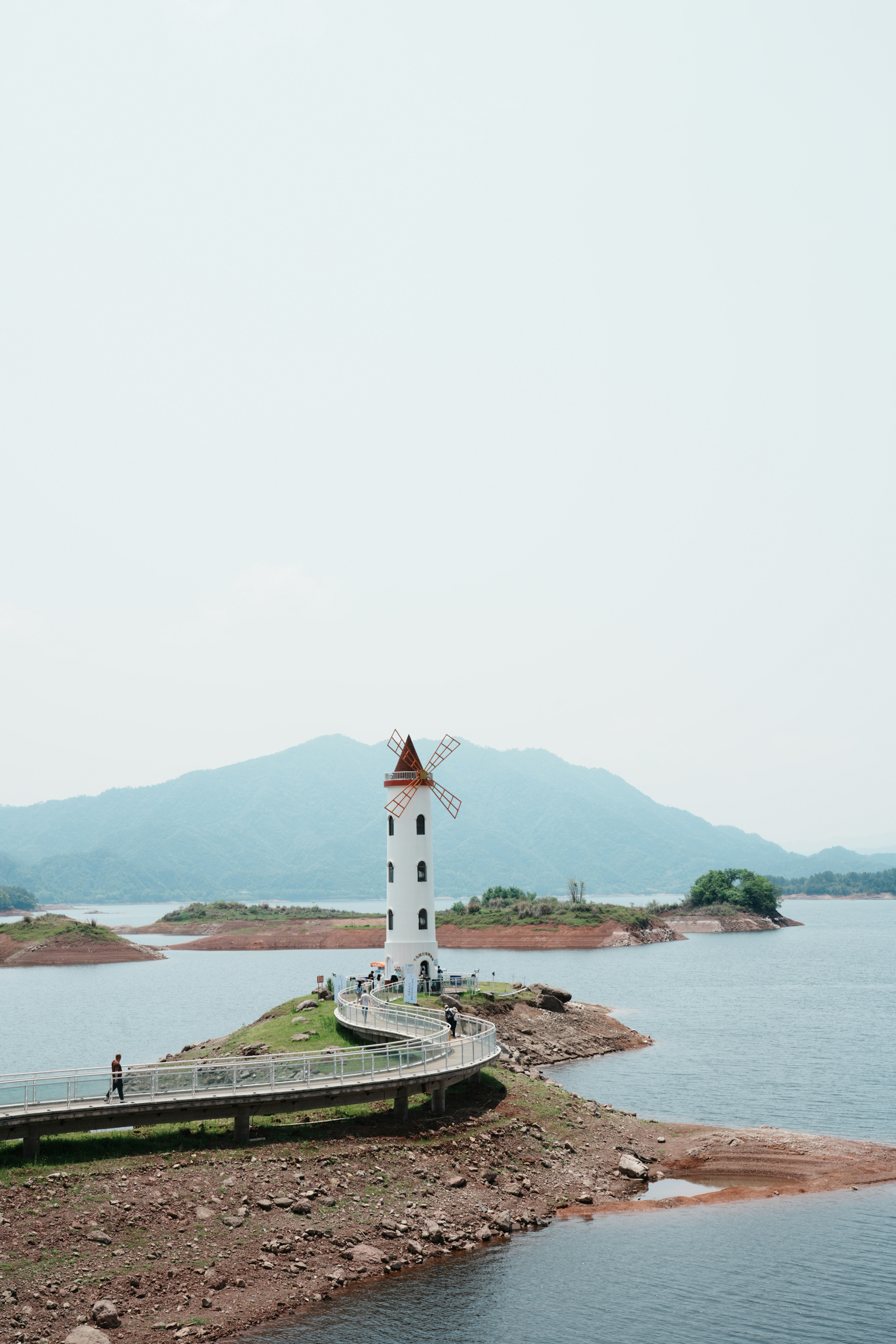 Lighthouse on a Quiet Moraine: A Peninsula Walk to the Sea