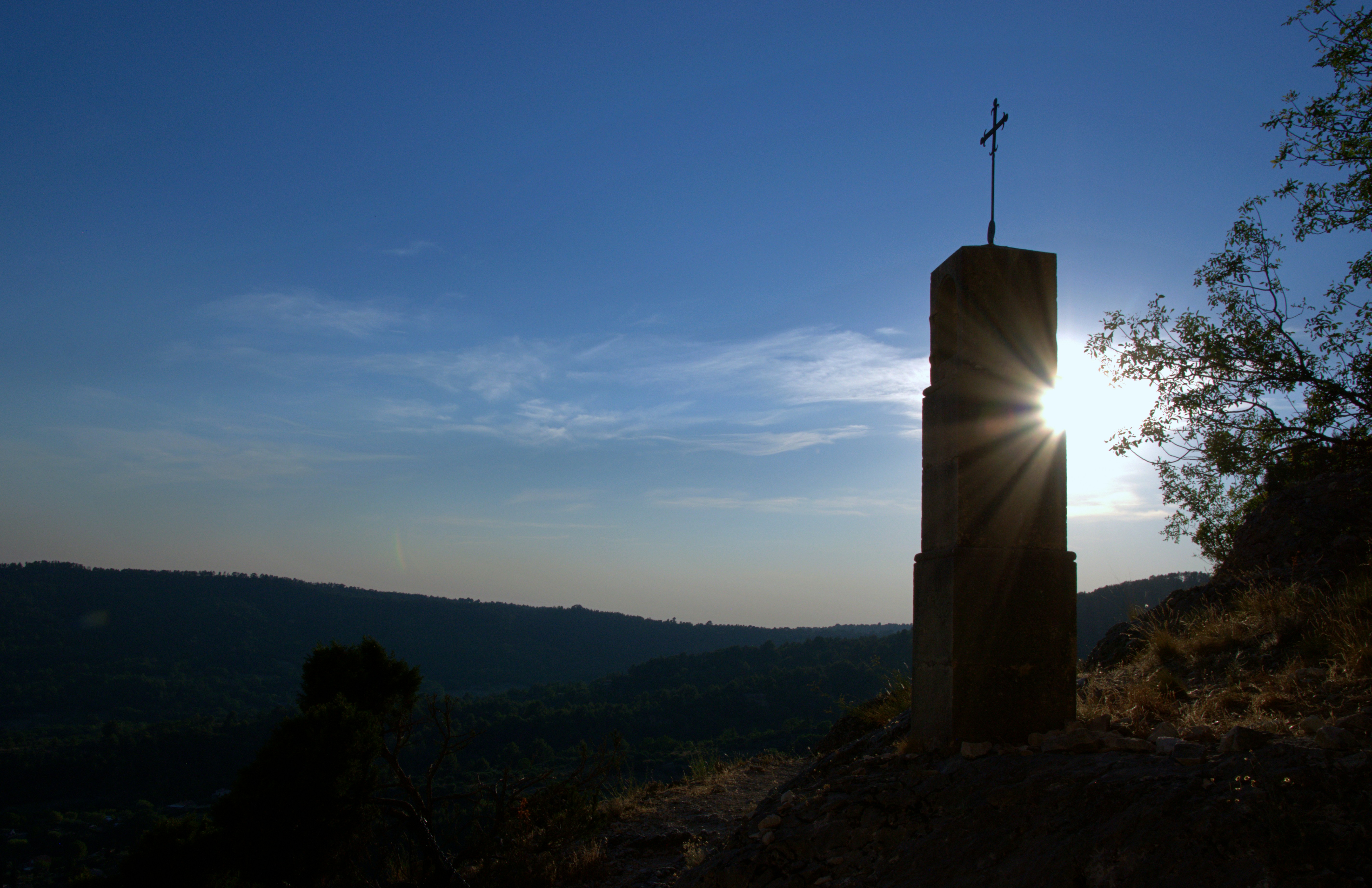 Sunlit Summit Cross: Quiet Vistas Behind a Timeless Pillar