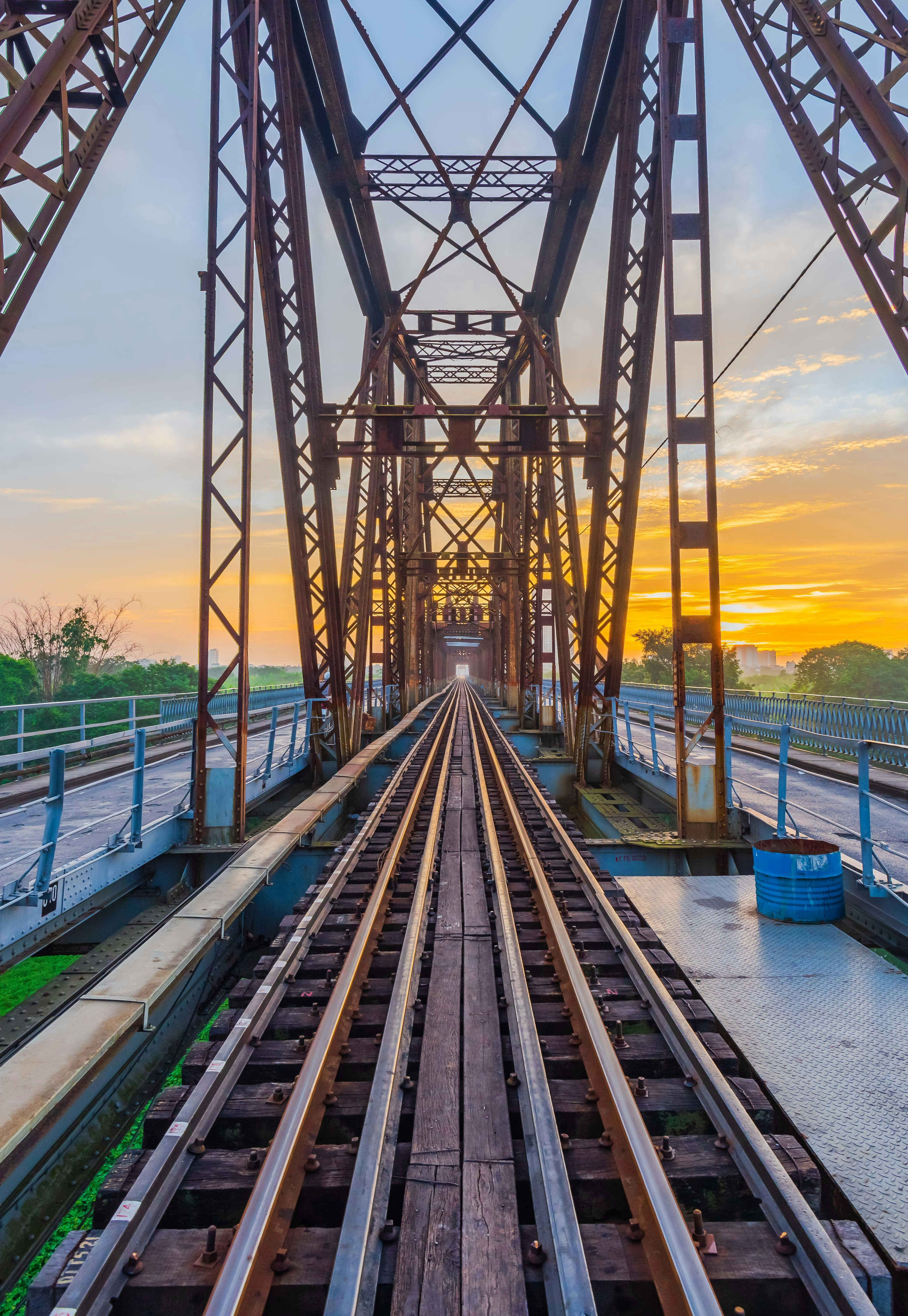 Sunlit Rails: A Receding Structural Perspective on a Golden Hour Bridge