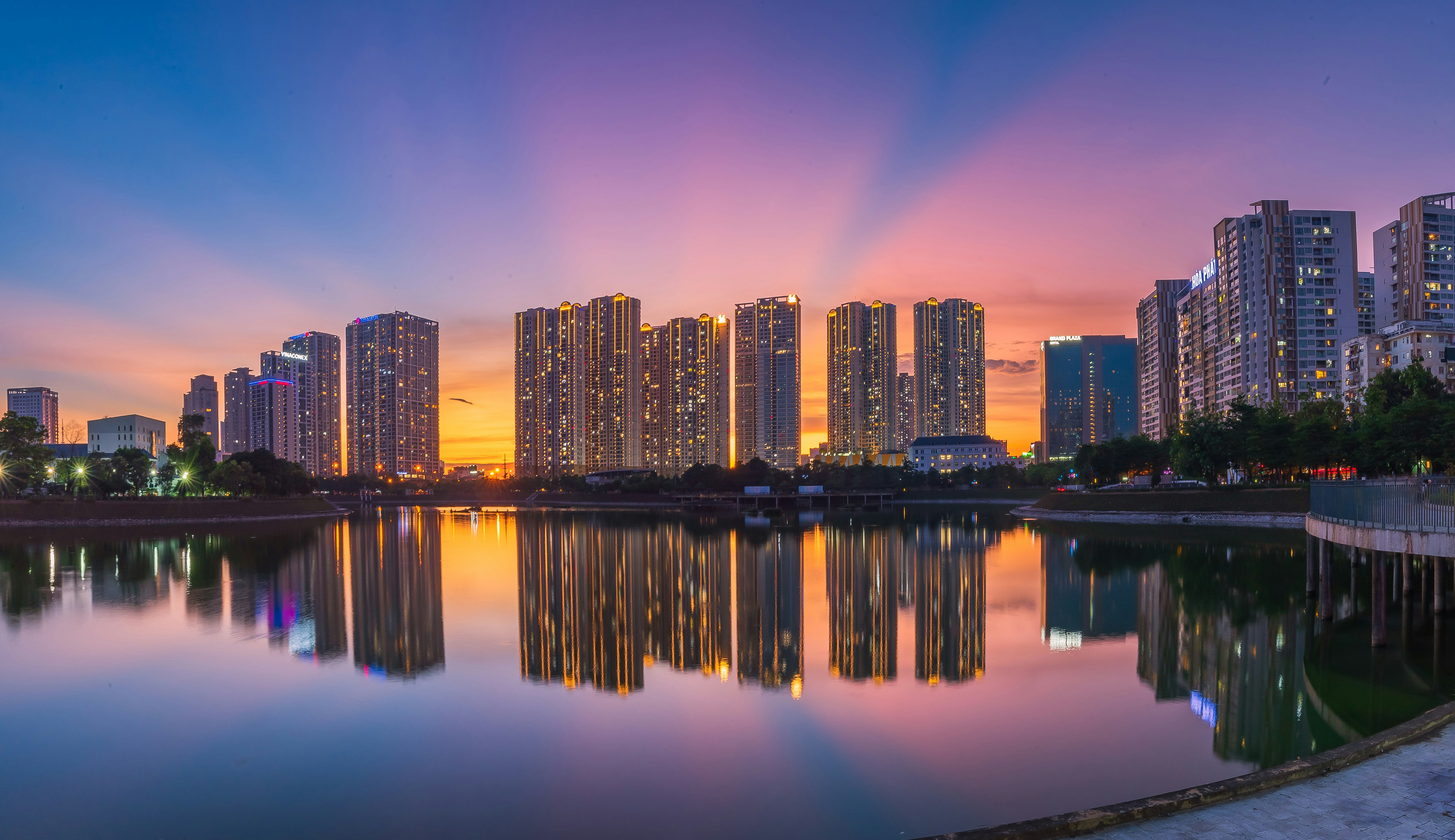 Dusk Skyline Reverberations Over a Serene Lake