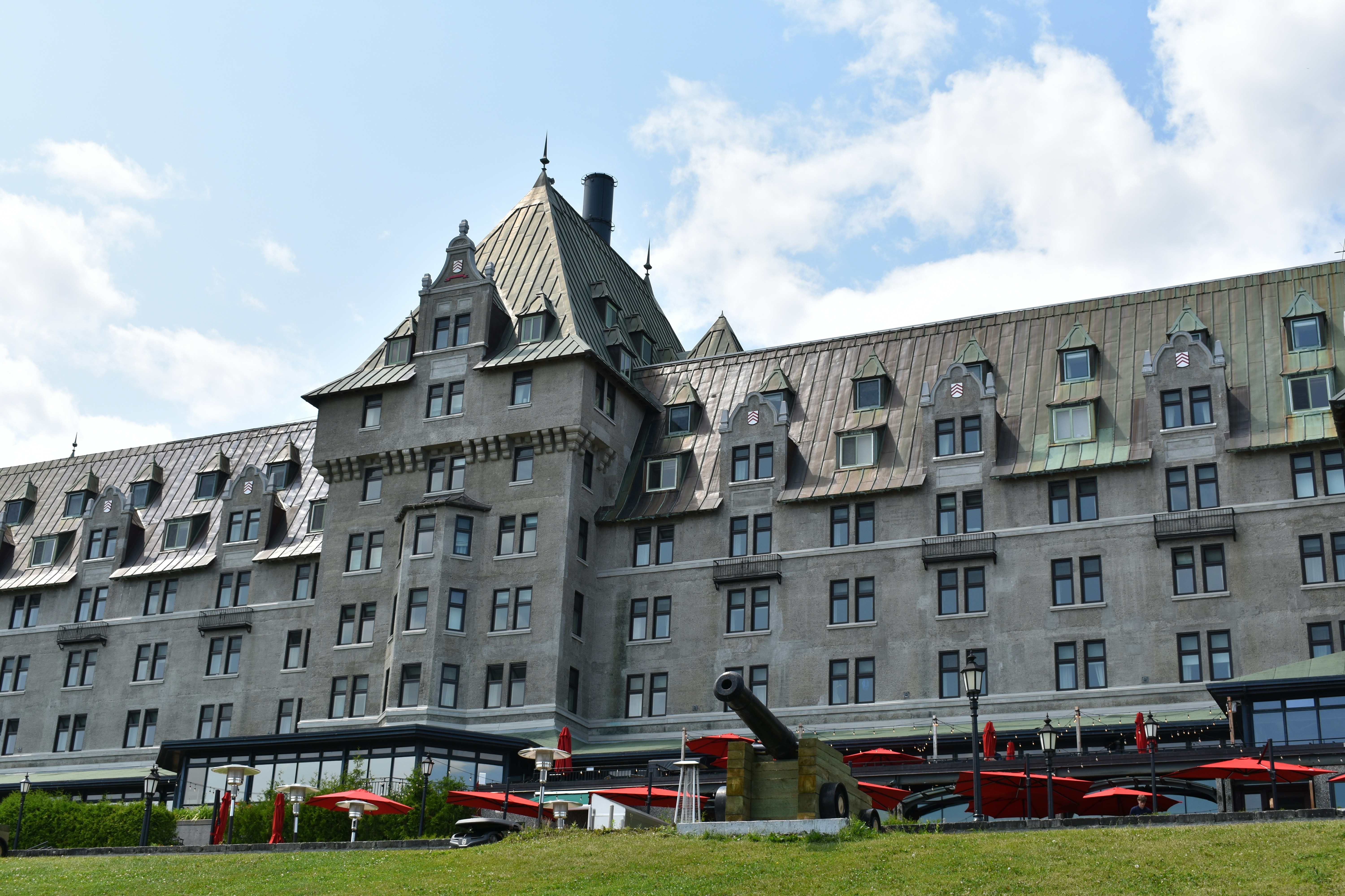 Cannon and Chateau: A Historic Lawn Frontage