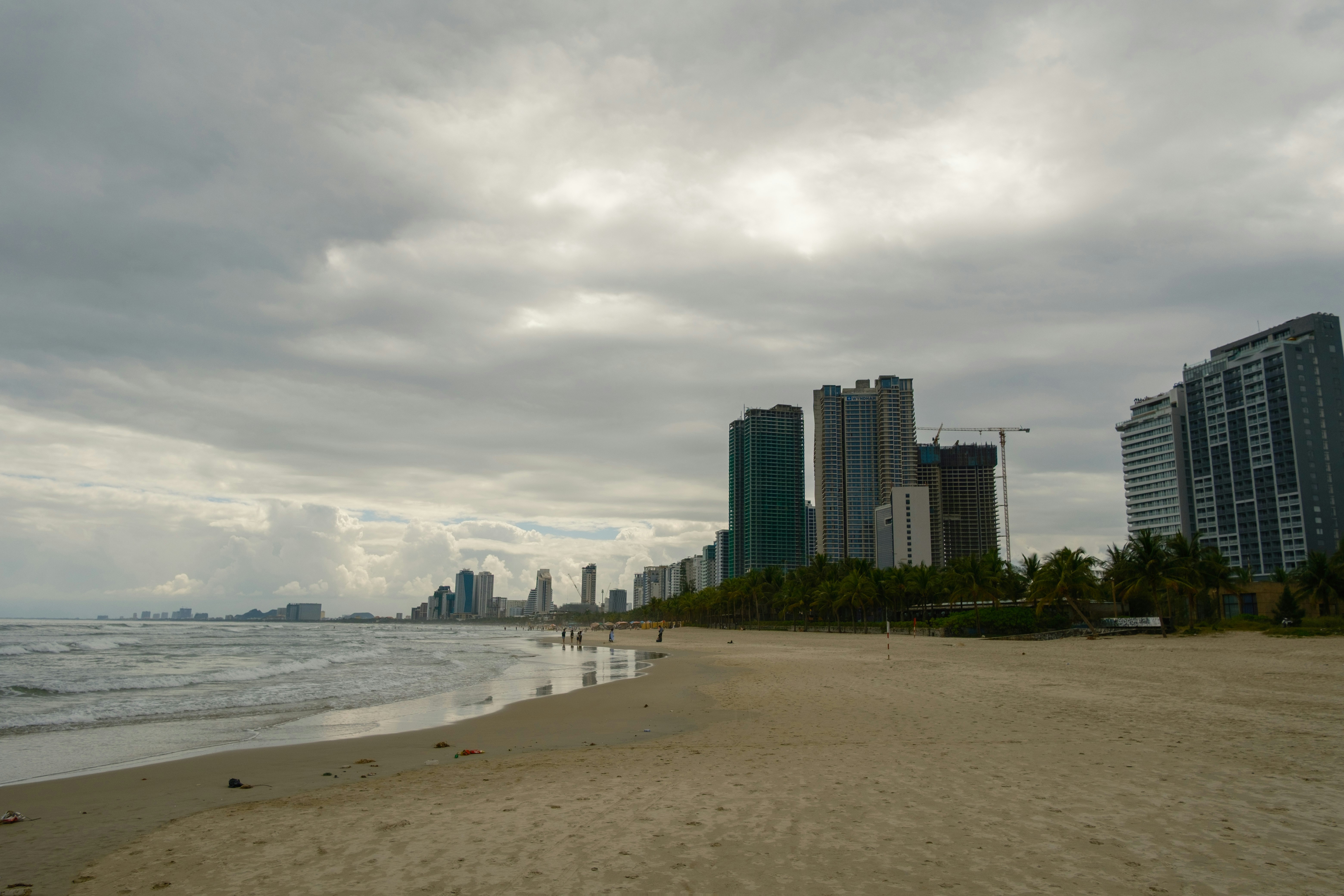 Urban Crest on the Quiet Shore