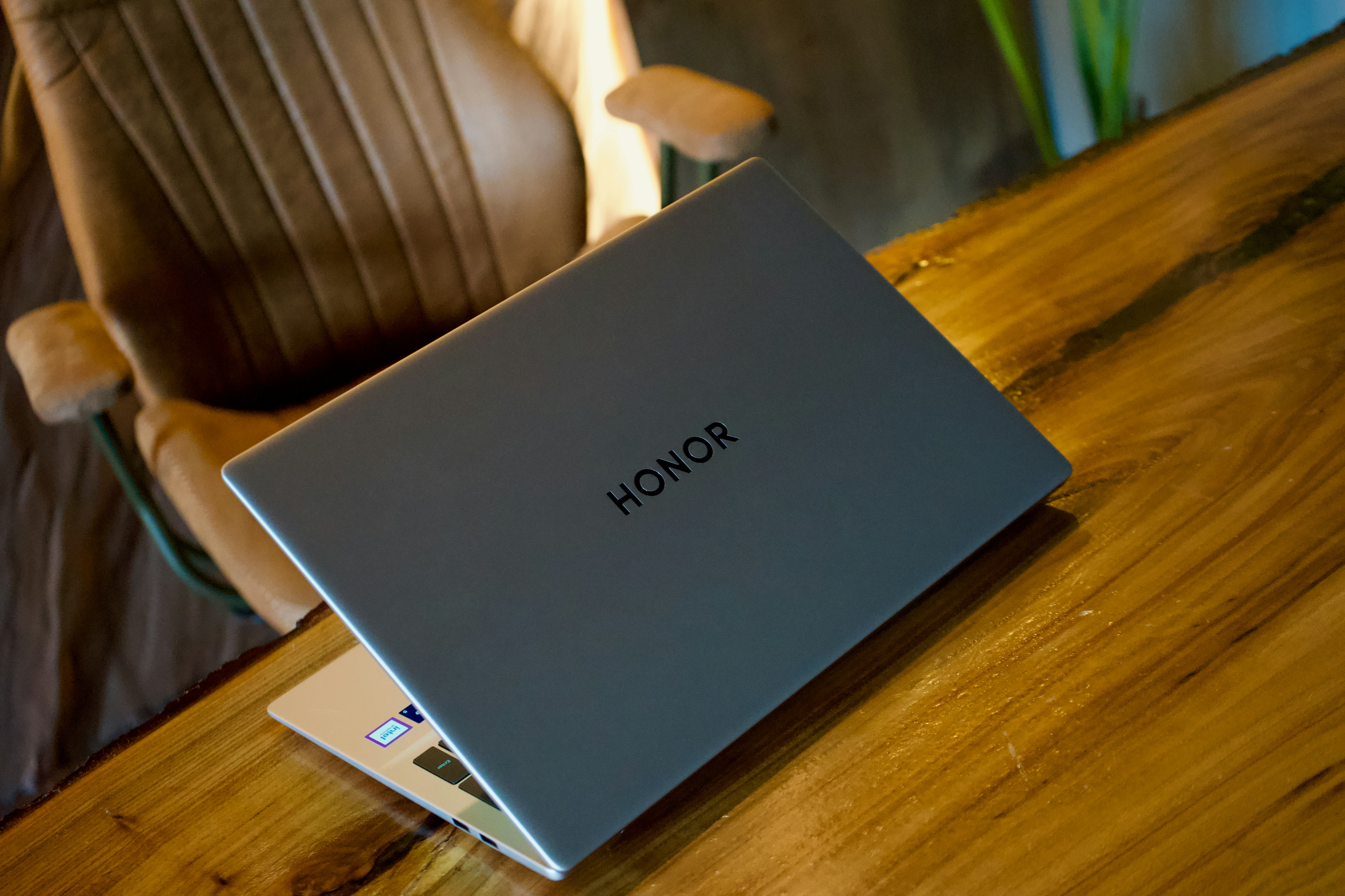 HONOR Laptop Resting on a Rustic Table: Quiet Focus on Craft and Finish