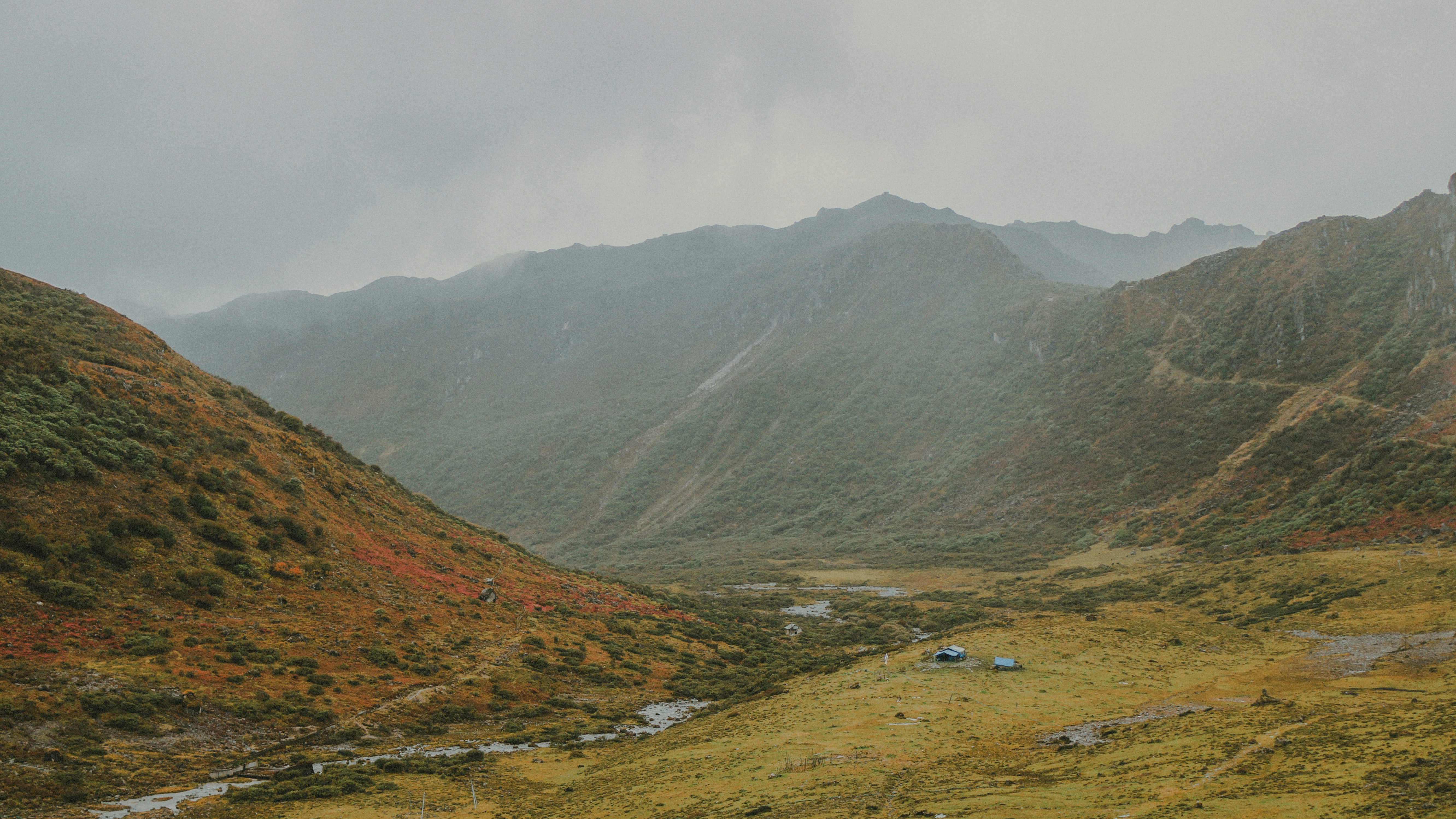 Misty Valley Ascent: A Quiet Camp Amid Alpine Slopes