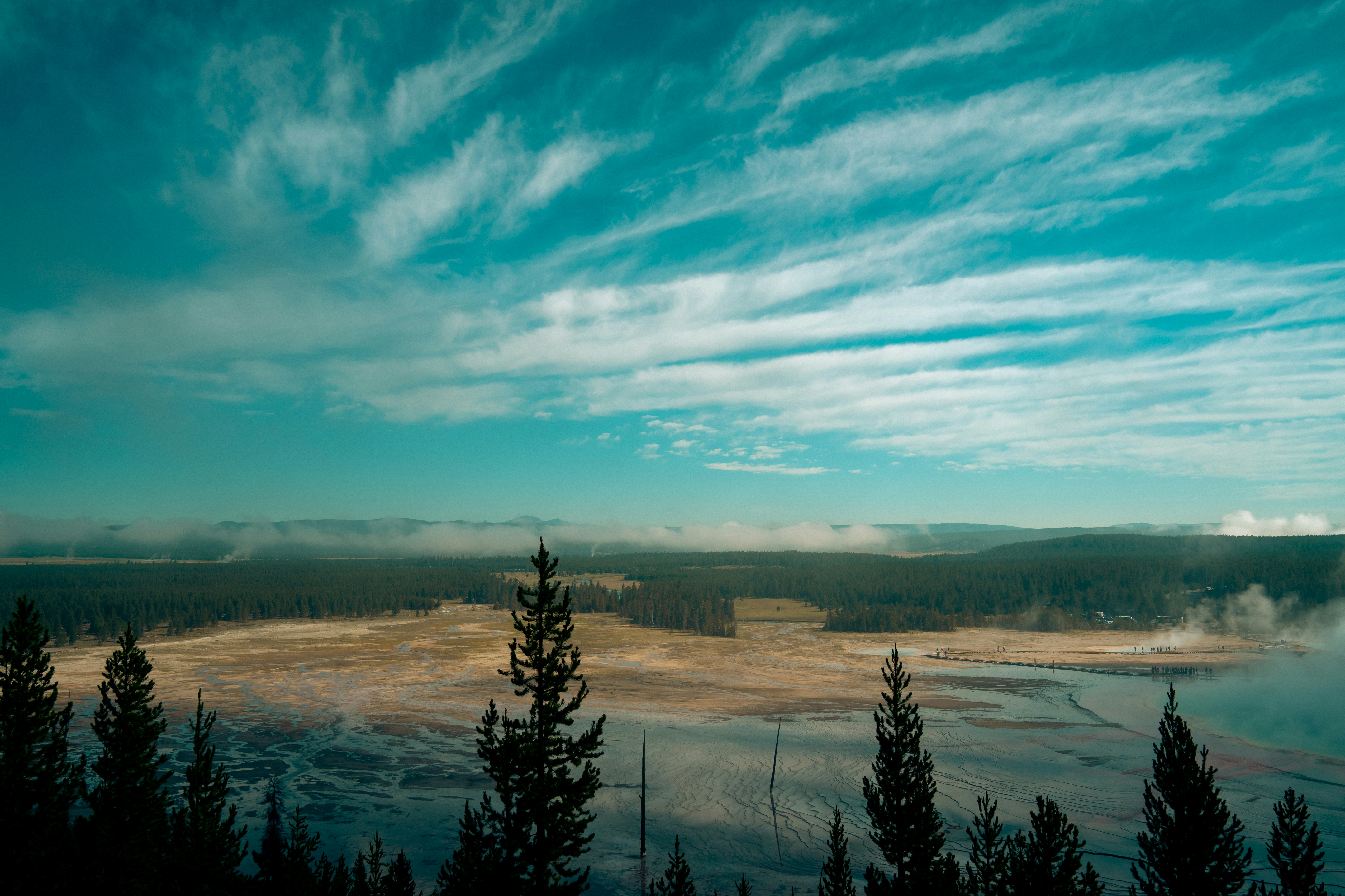 Frozen Expanse Beneath a Quiet Sky