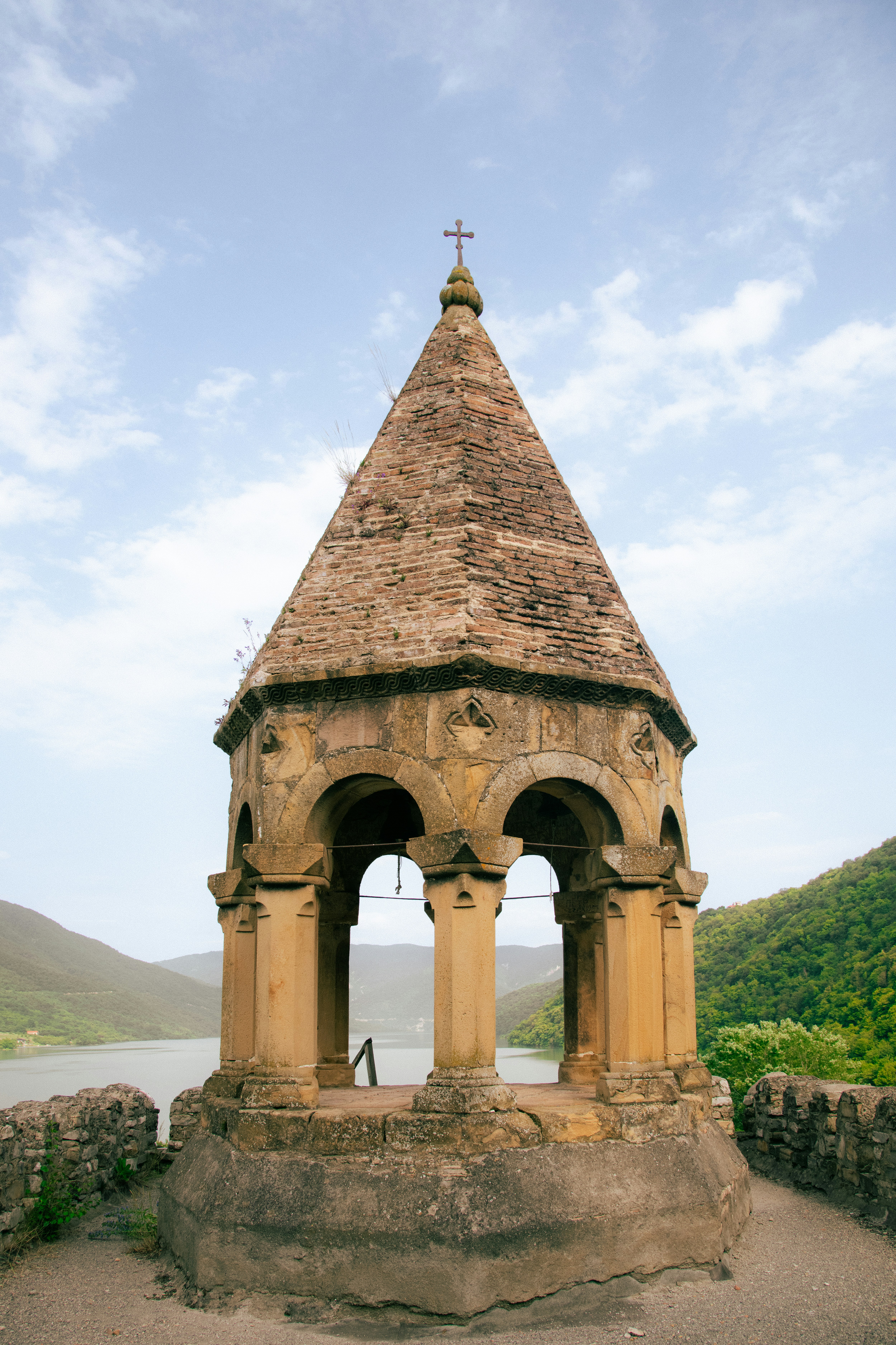 Stone Lantern on a Cliff: A Chapel-like Pinnacle Overlooking Valley and Lake