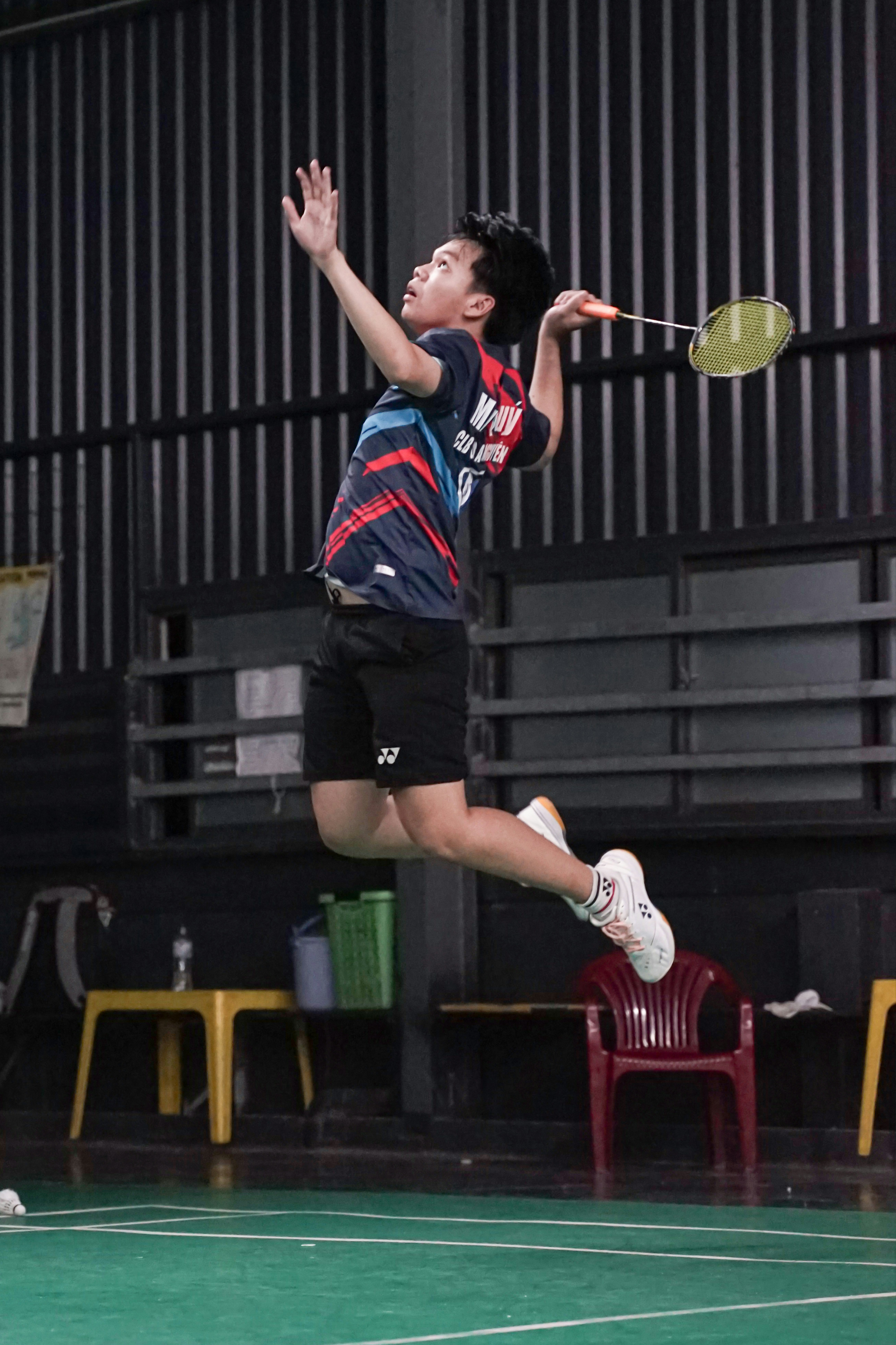 Ascend and Strike: A Dynamic Smash in Midair