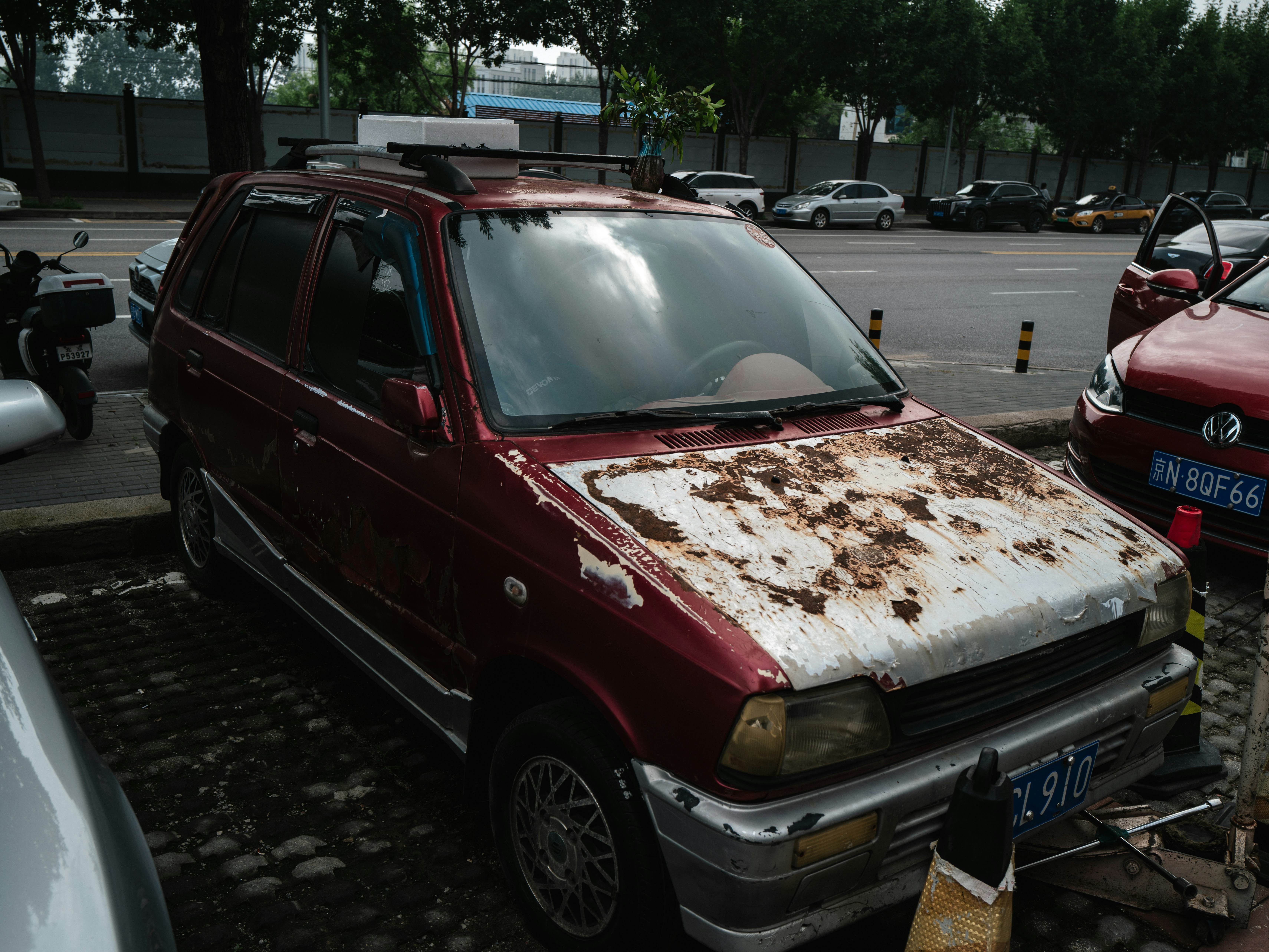 Flaking teal of time: a rusted urban survivor