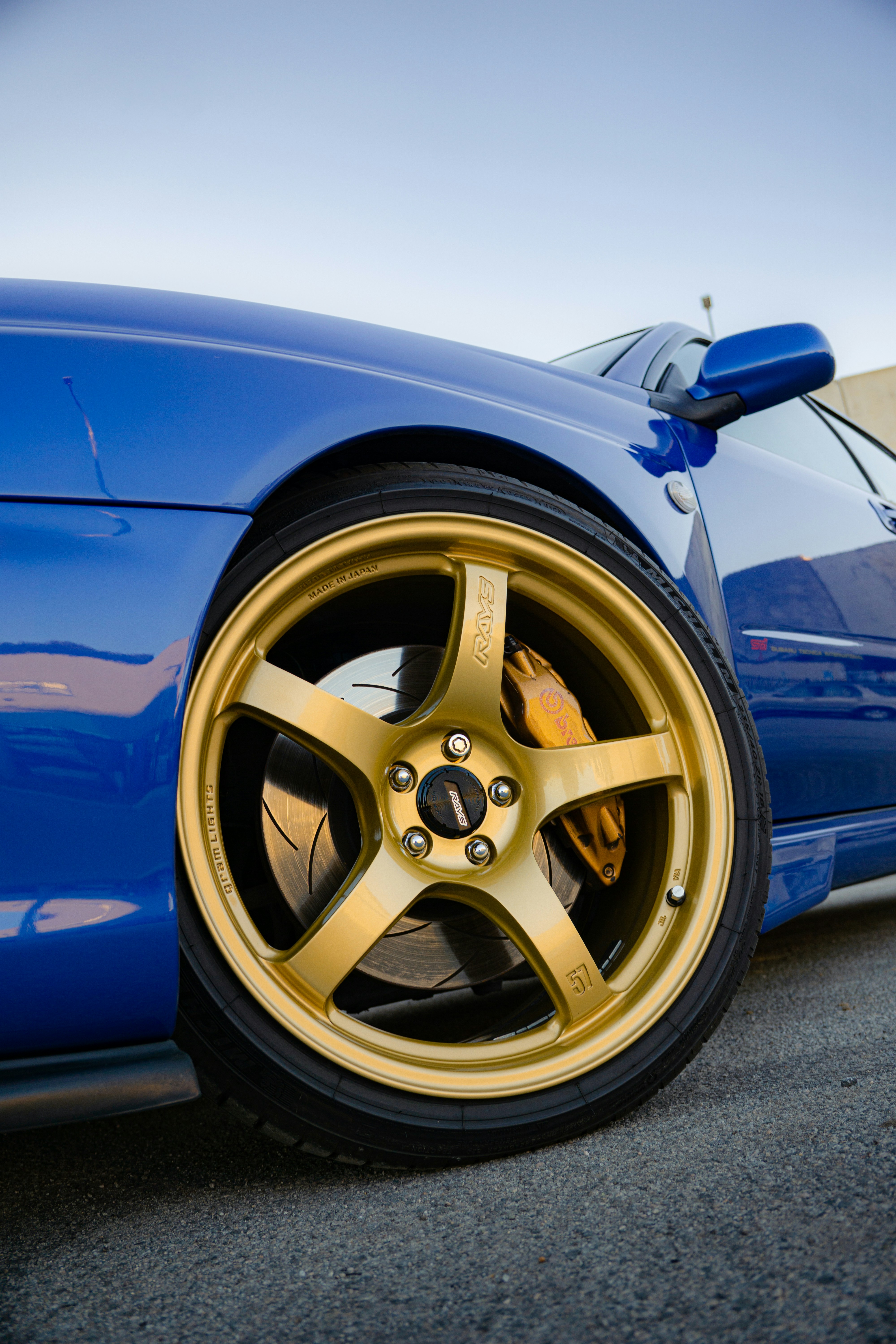 Gold Wheel Sonata: A Blue Dream with Performance Flair