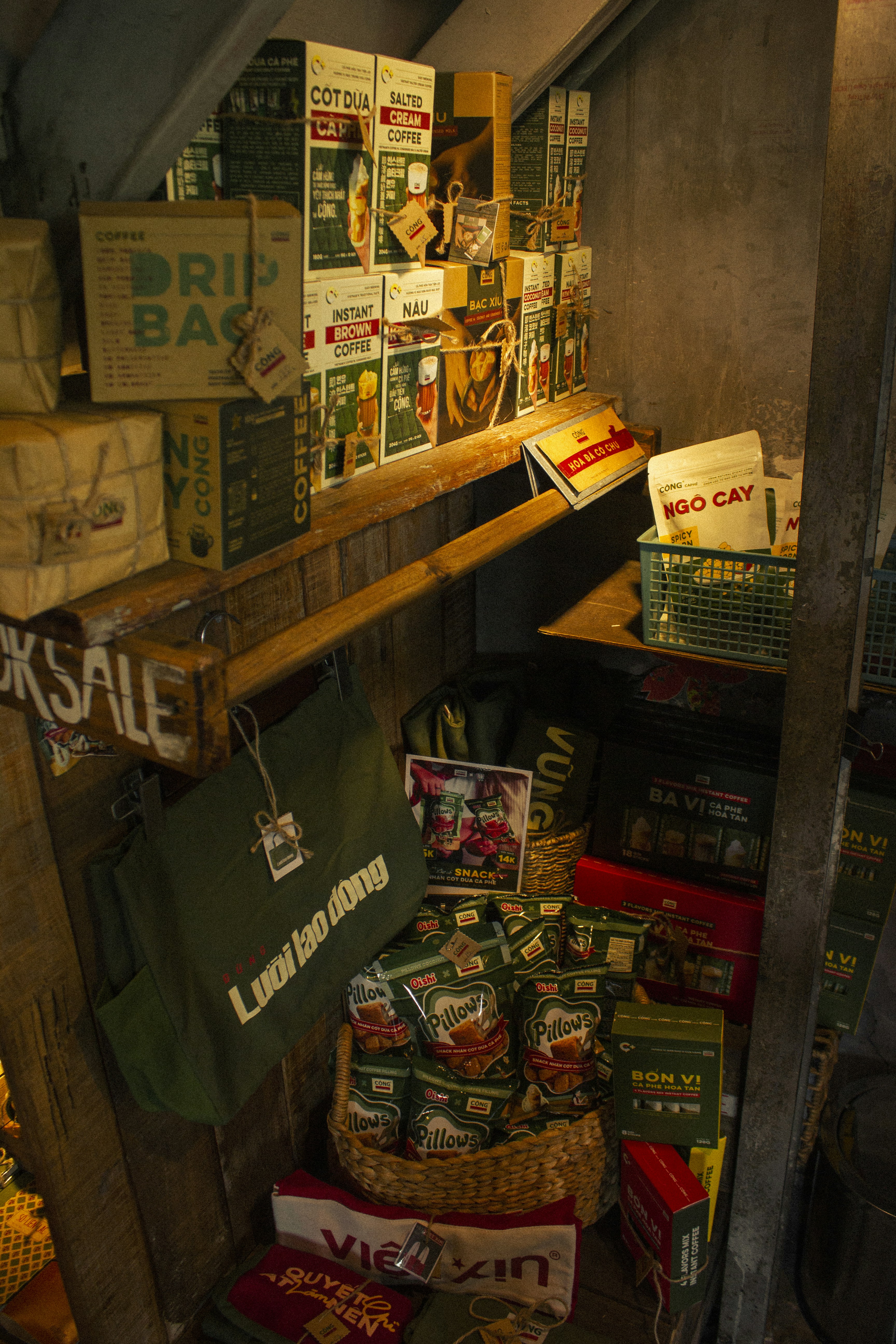 Dusty Alleyway of Retail Echoes