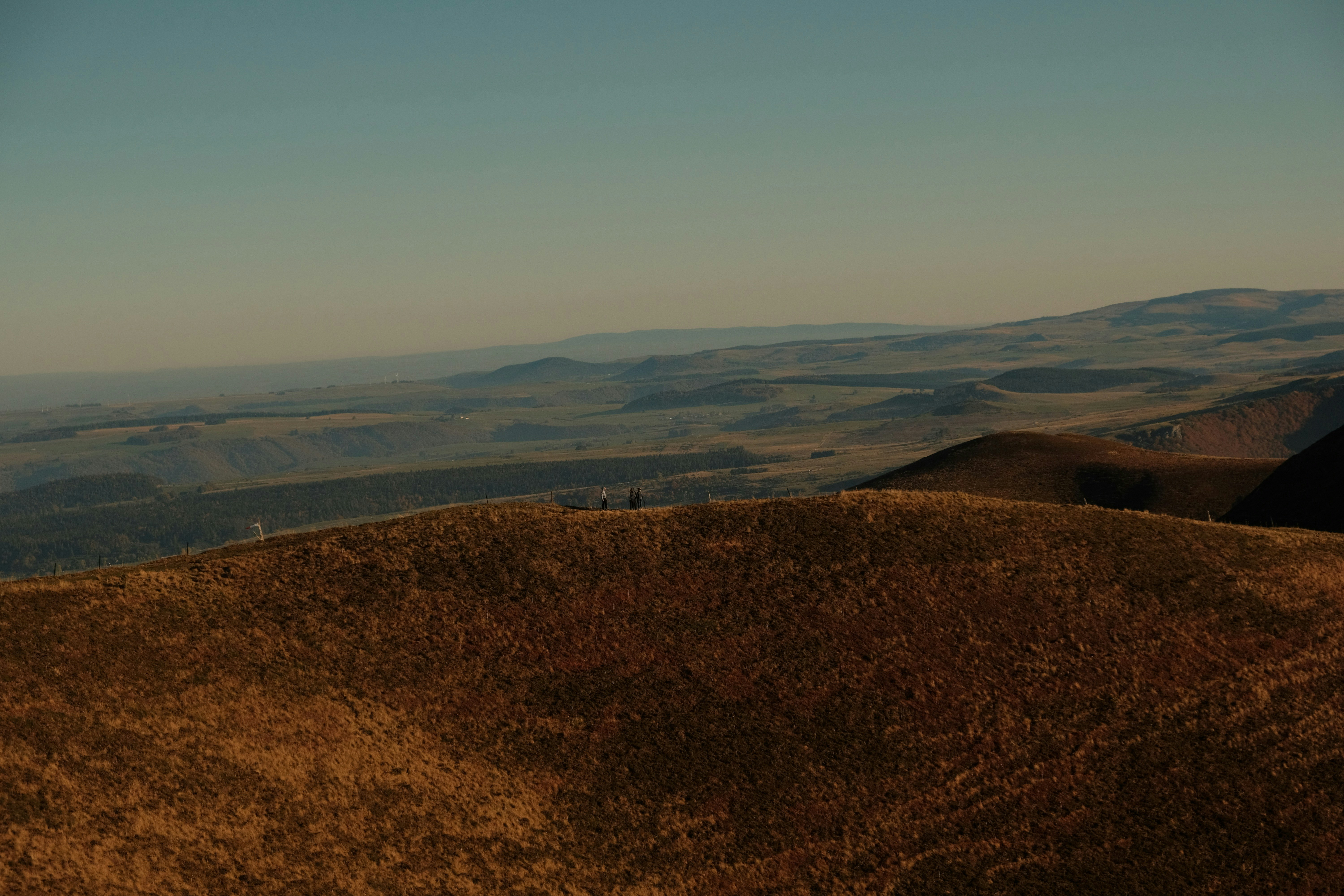 Horizon of Quiet Ridges at Golden Hour