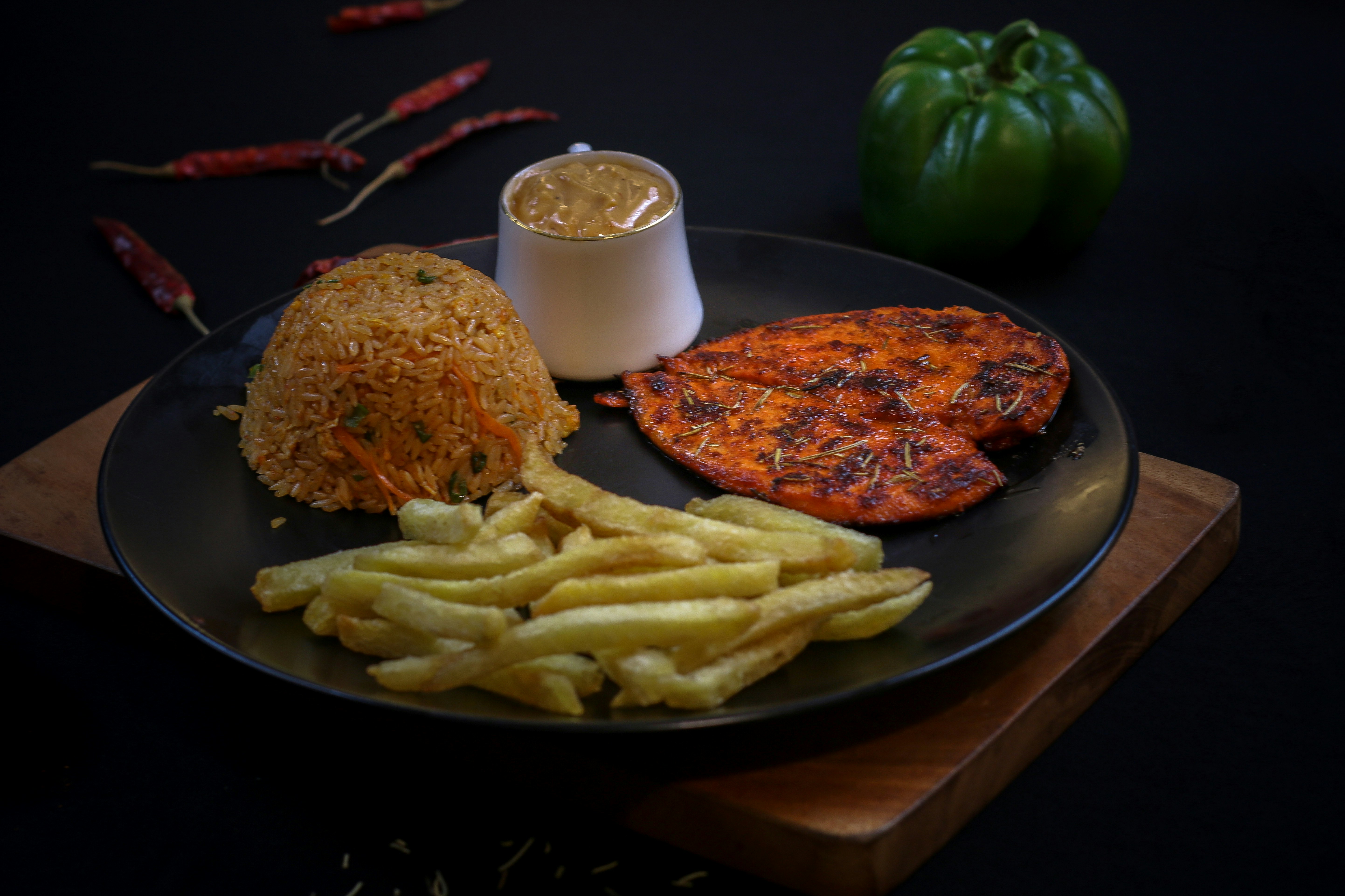 Diner’s Plate: Smoky Chilli Chicken, Golden Fries, and Creamy Dip