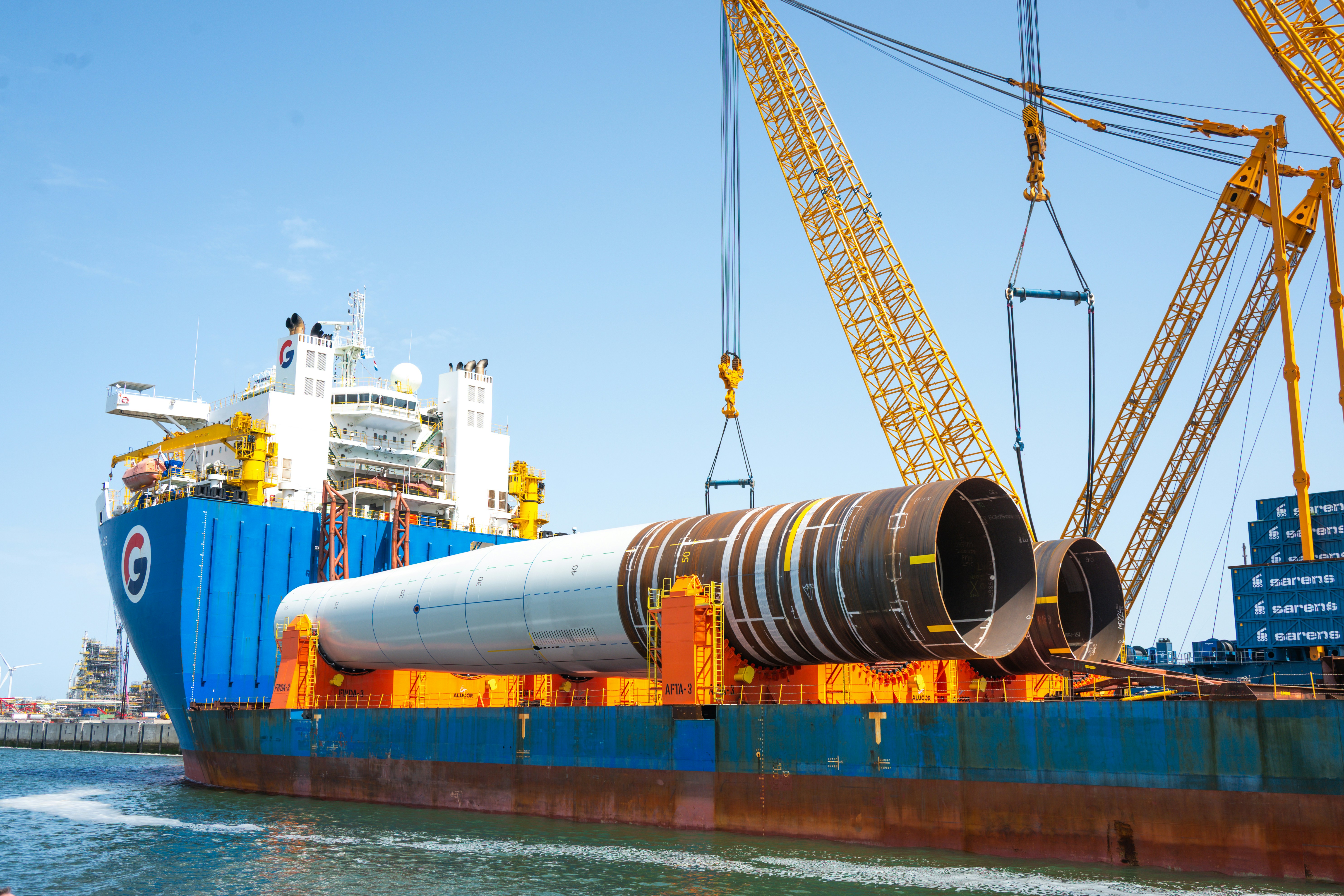 Heavy Metal Haul: Parallel Pipelines Ride the Crane-Lifted Sea