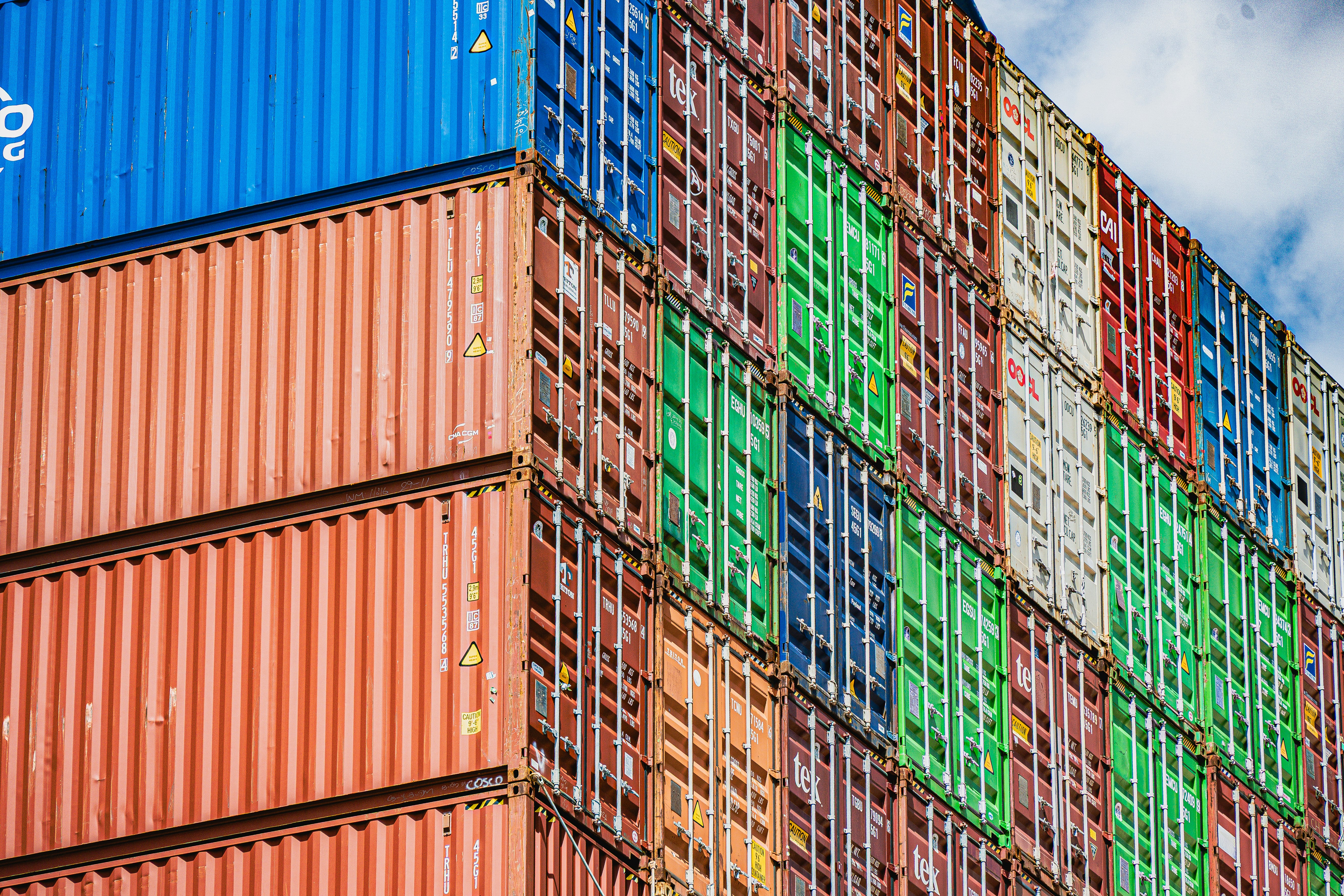 Tangled Geometry: A Sea of Painted Containers