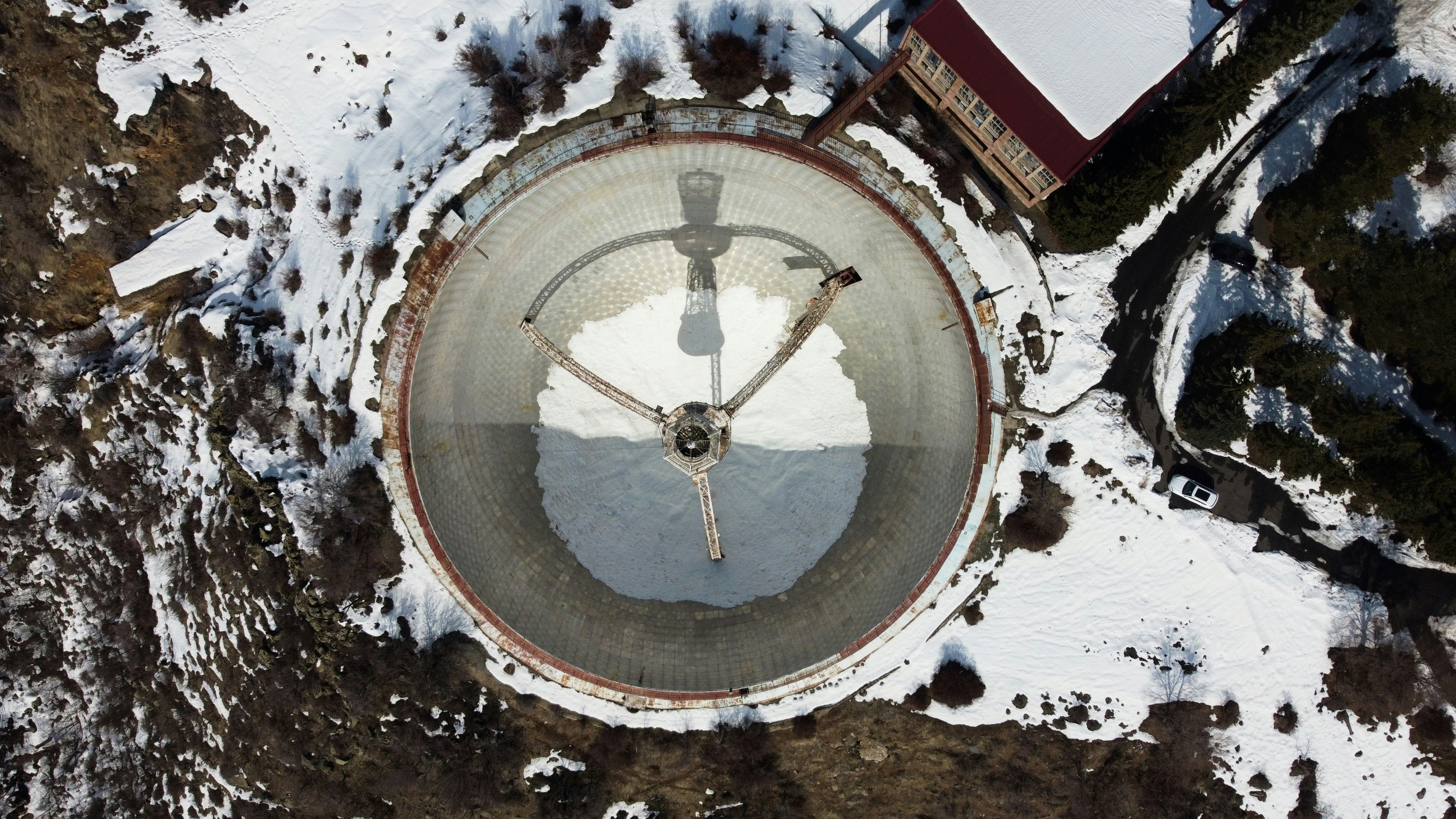 Circular Observatory: Snowy Shadow of the Dial
