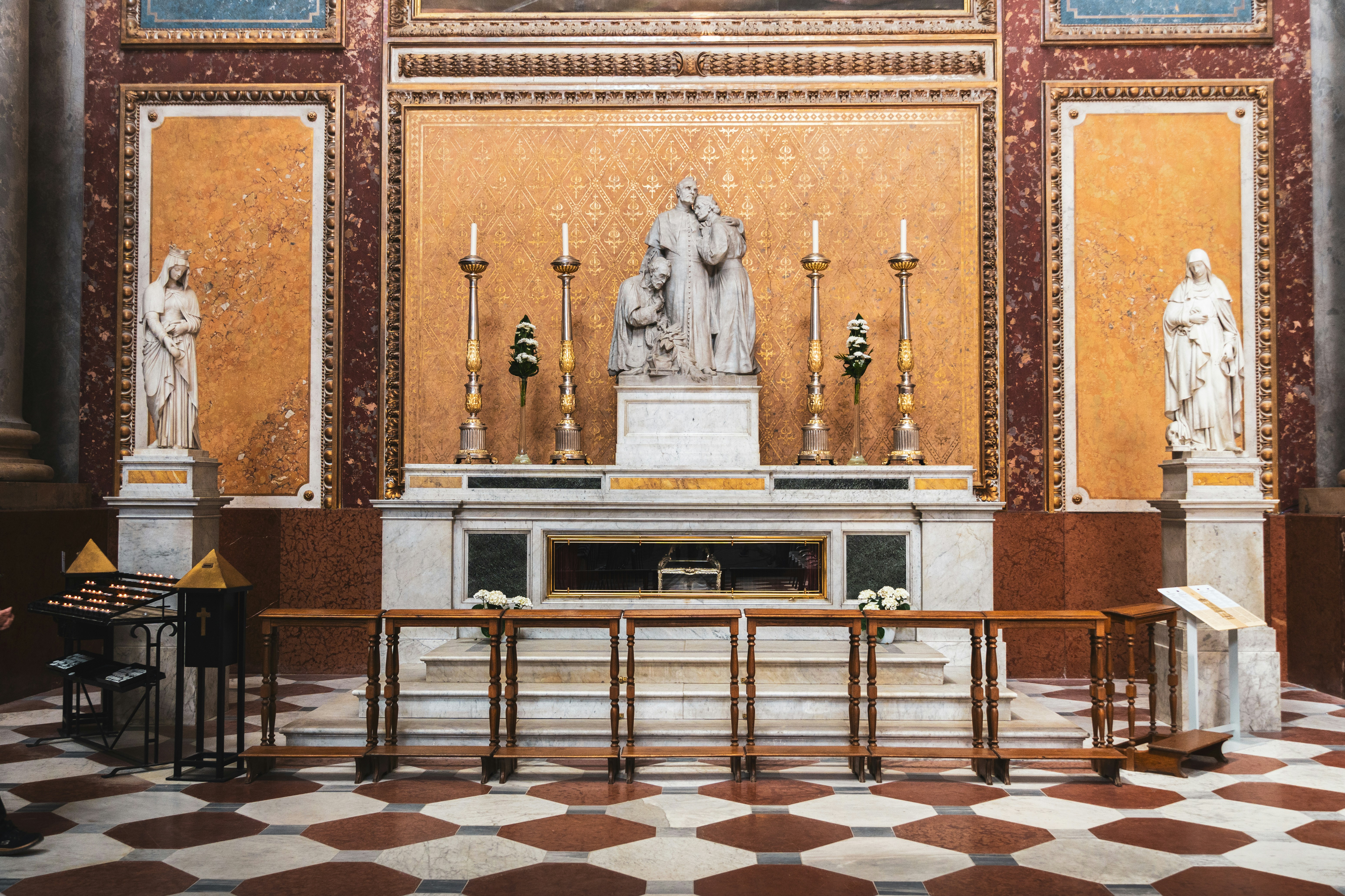 Altar of Quiet Marble Symmetry
