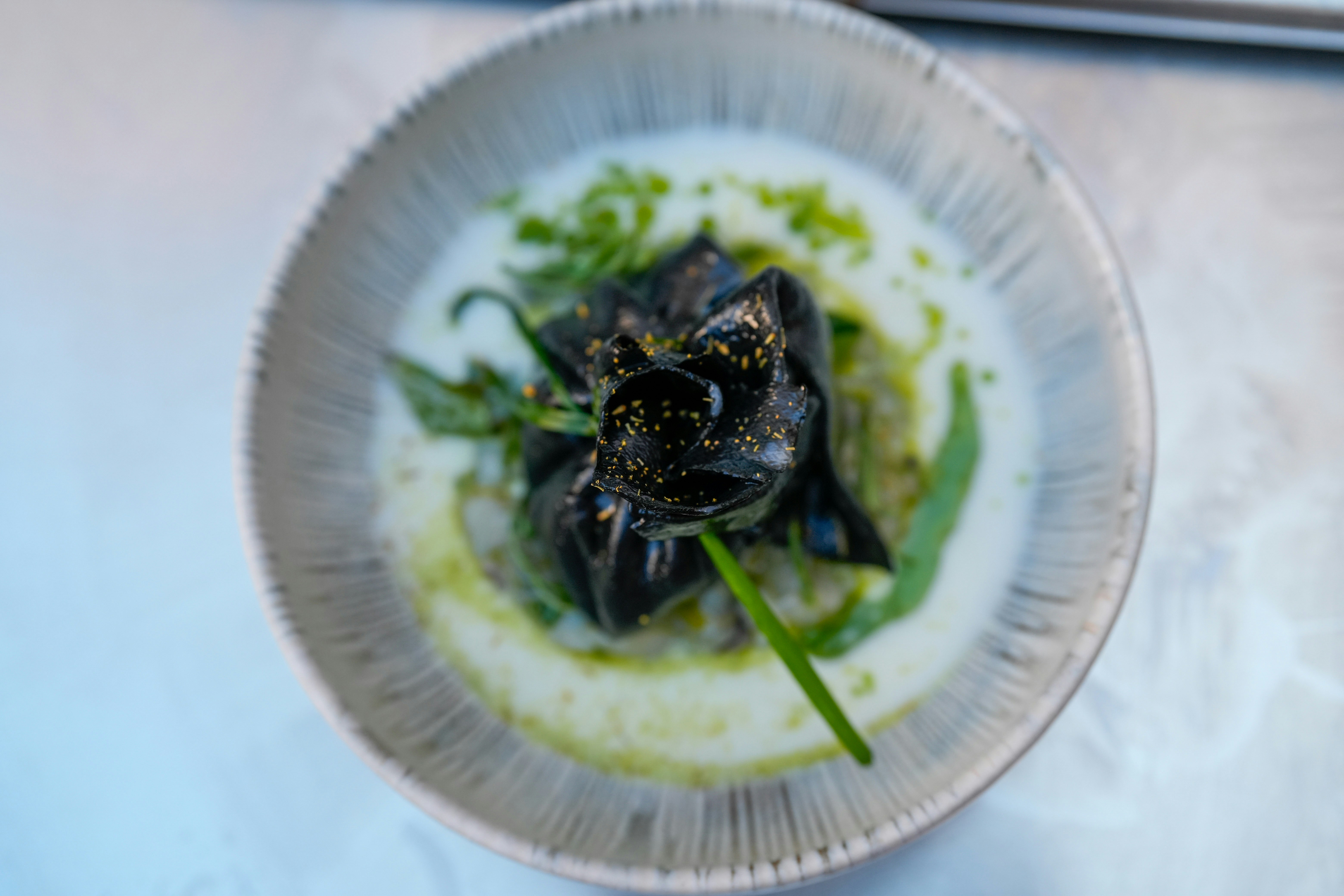Black-Seaweed Rose in Green-Sauce Bowl