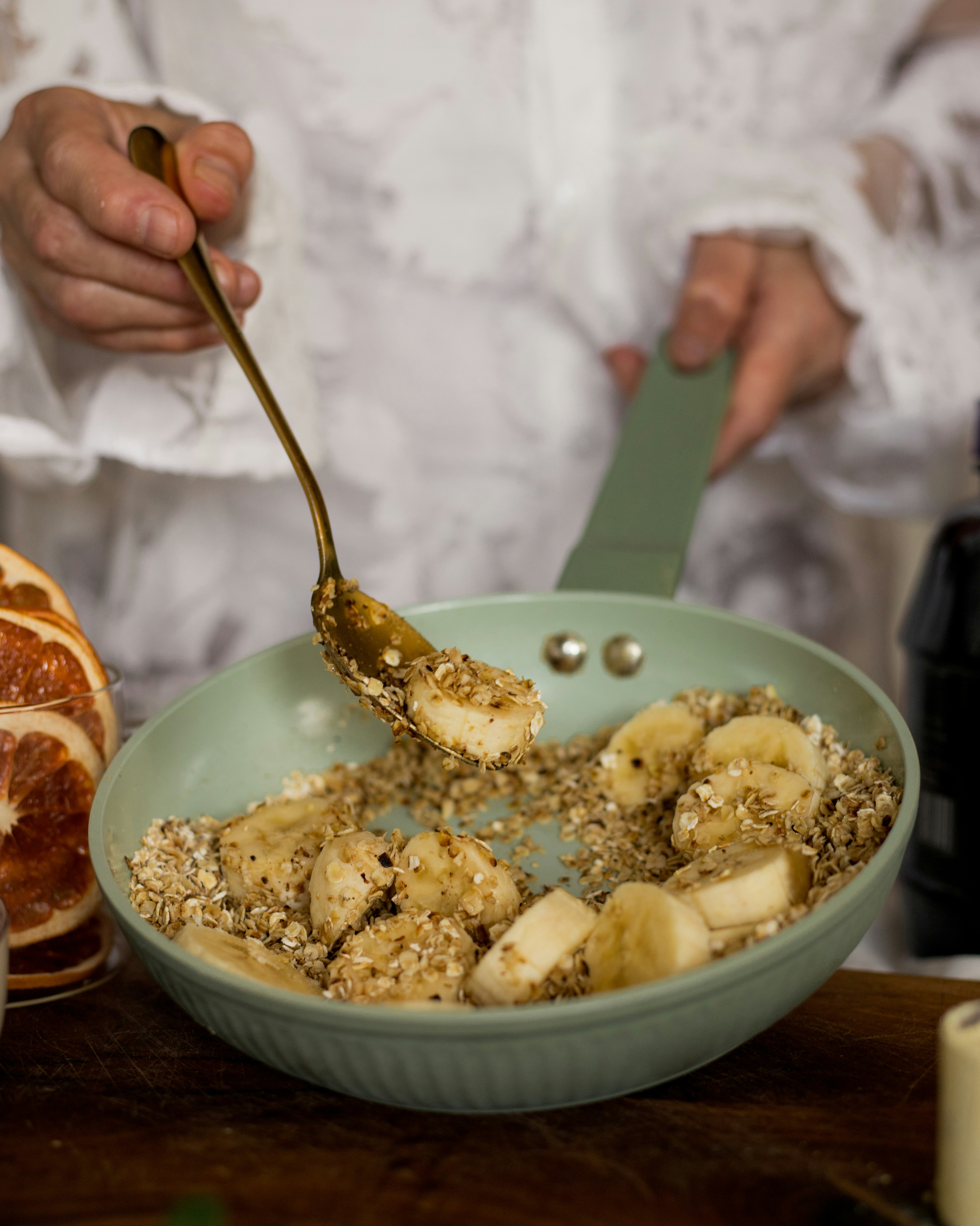 Spoonful of Crunch: Bananas and Granola Take the Pan Stage