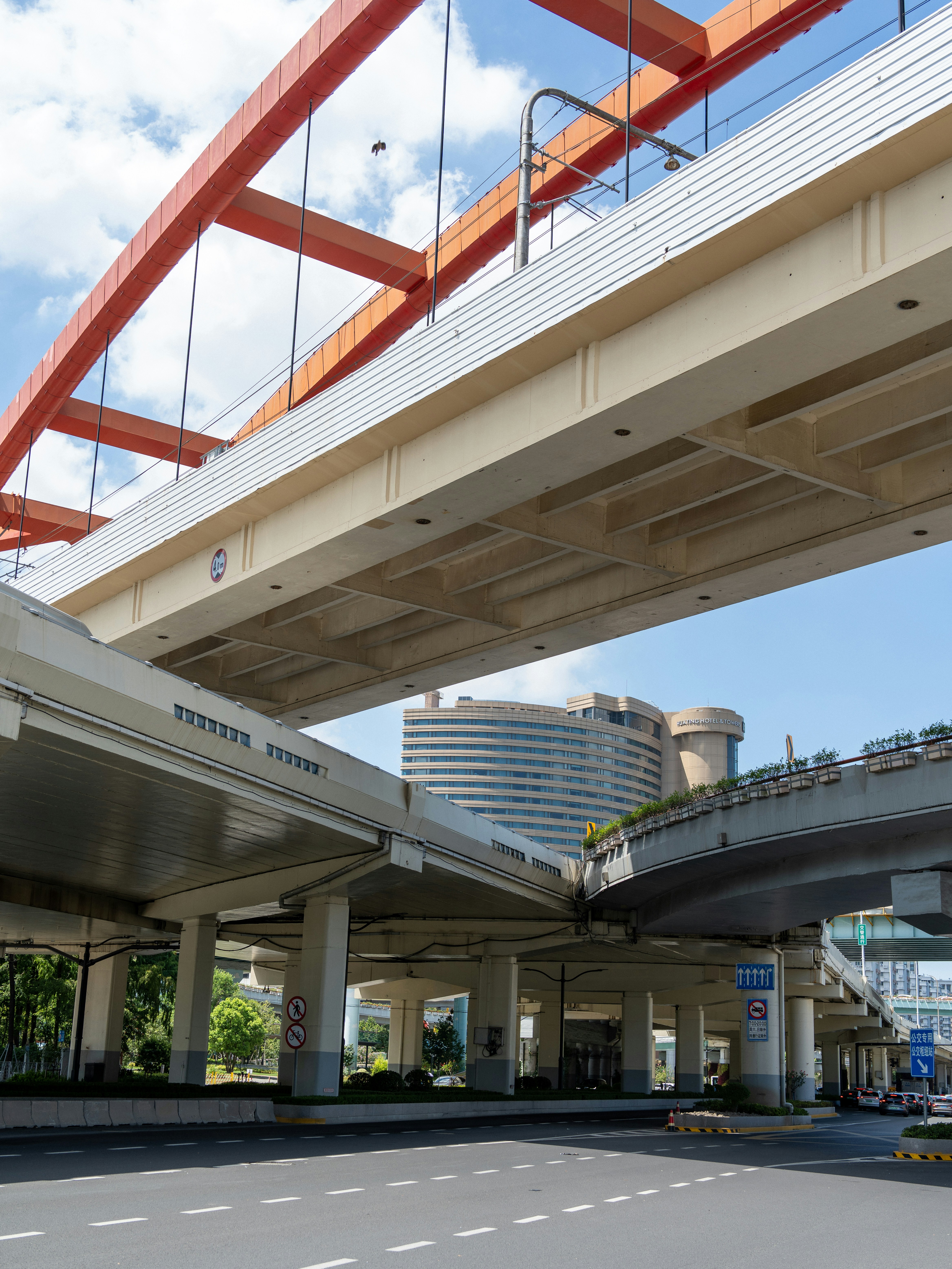 Overpass Echoes: Geometry of Light and Steel