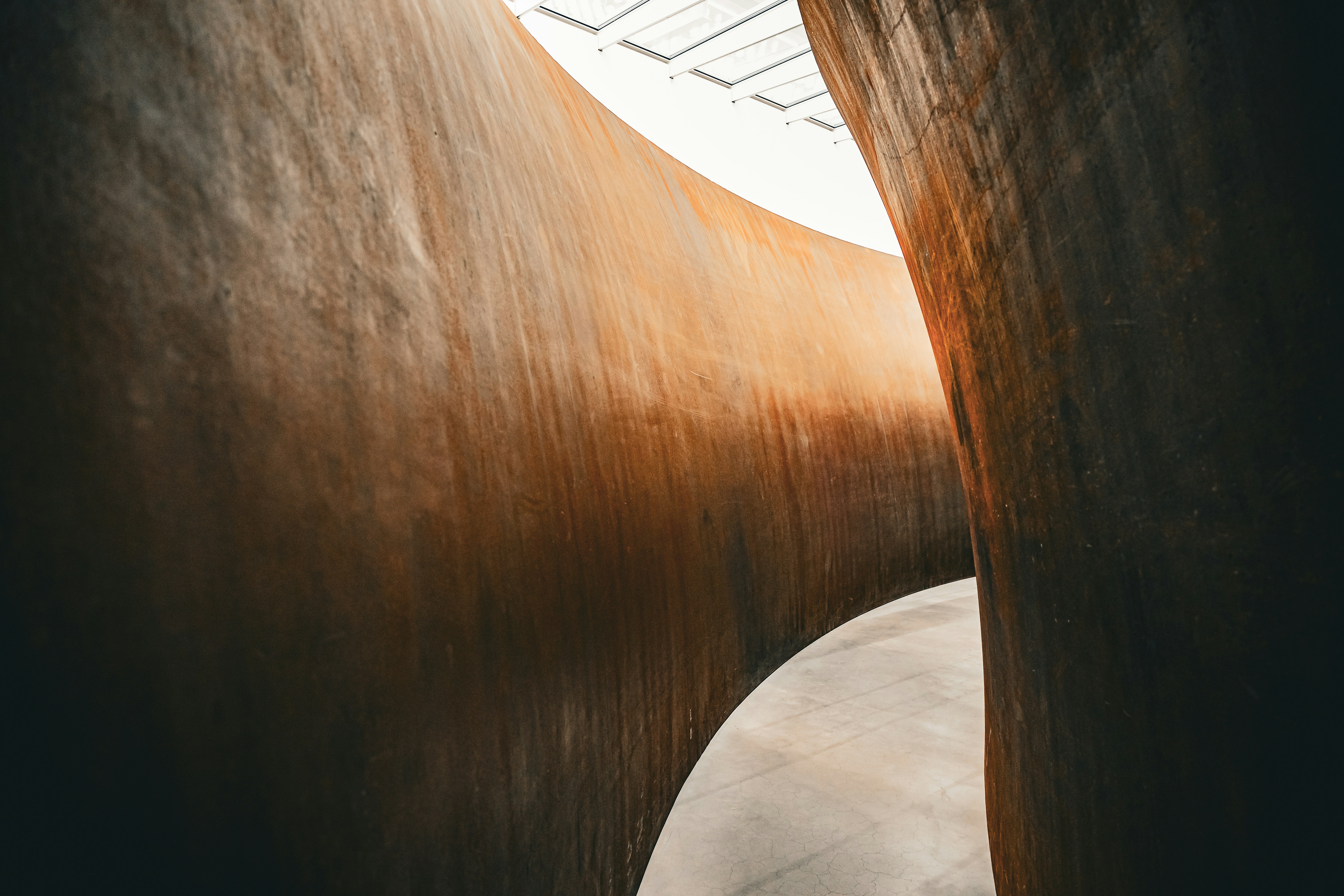 Curved Rust: Light Tracing the Bend