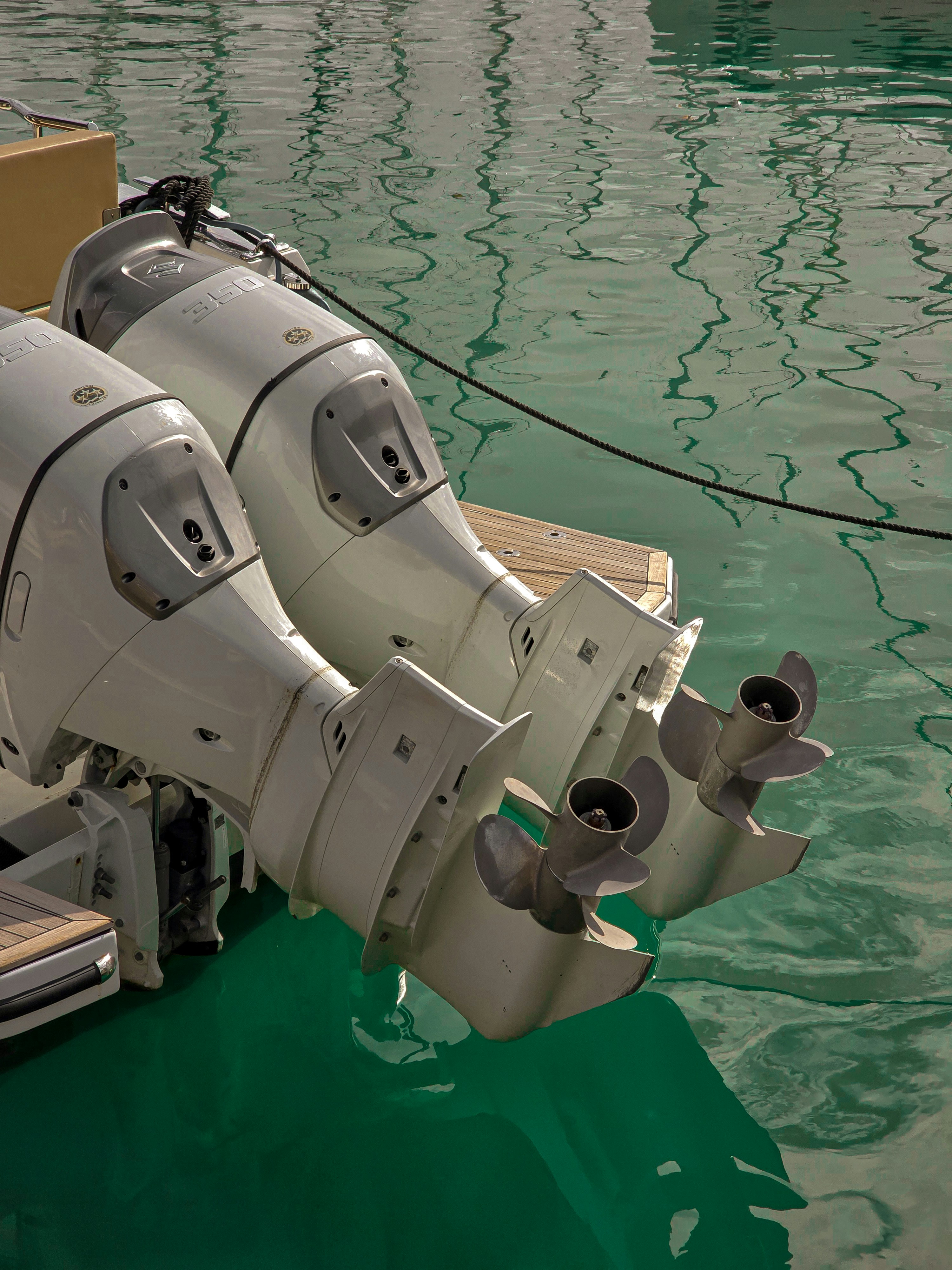 Twin Outboard Engines: Quiet Power Adrift at the Marina