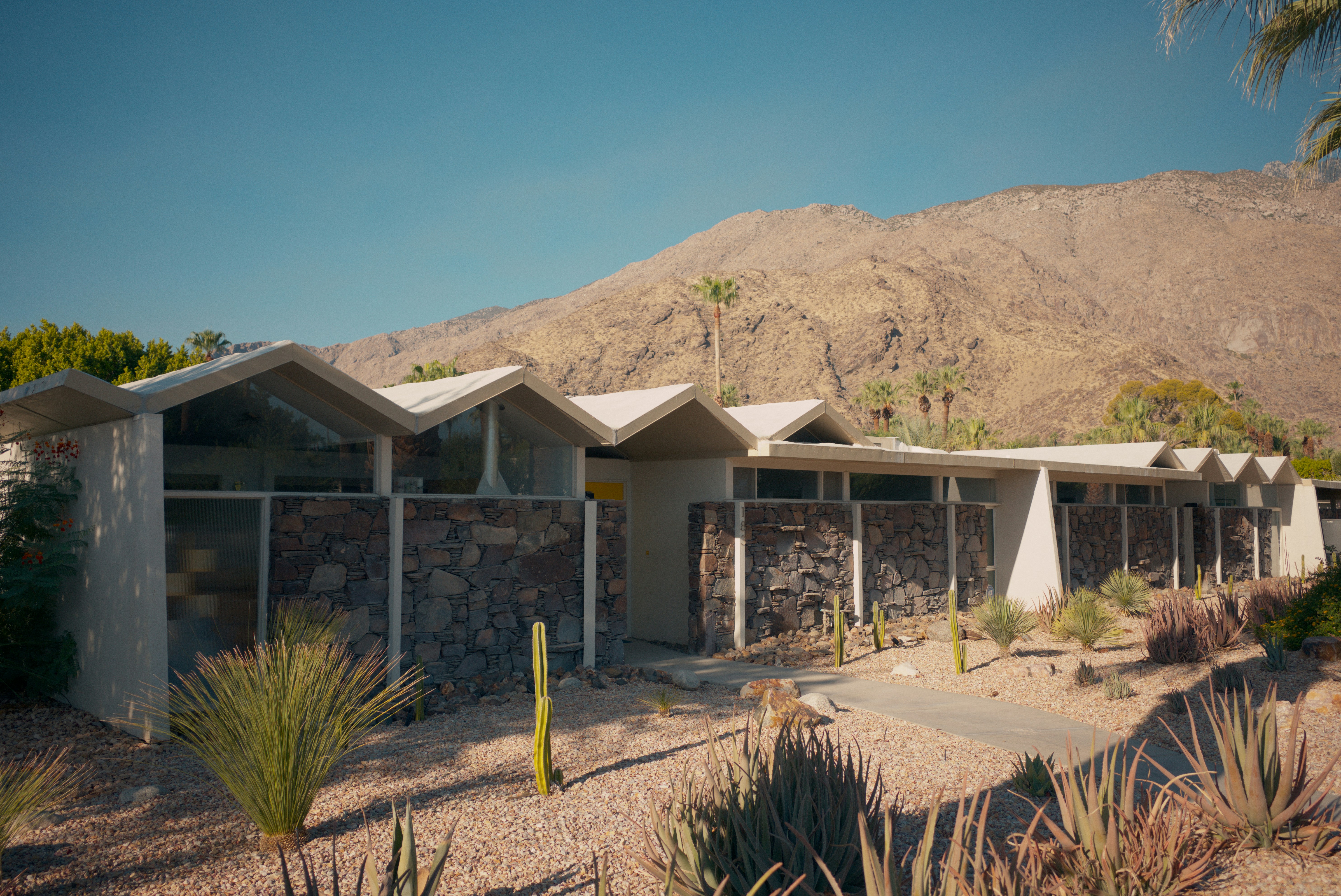 Desert Modern: Stone Abode Under a Looming Mountain