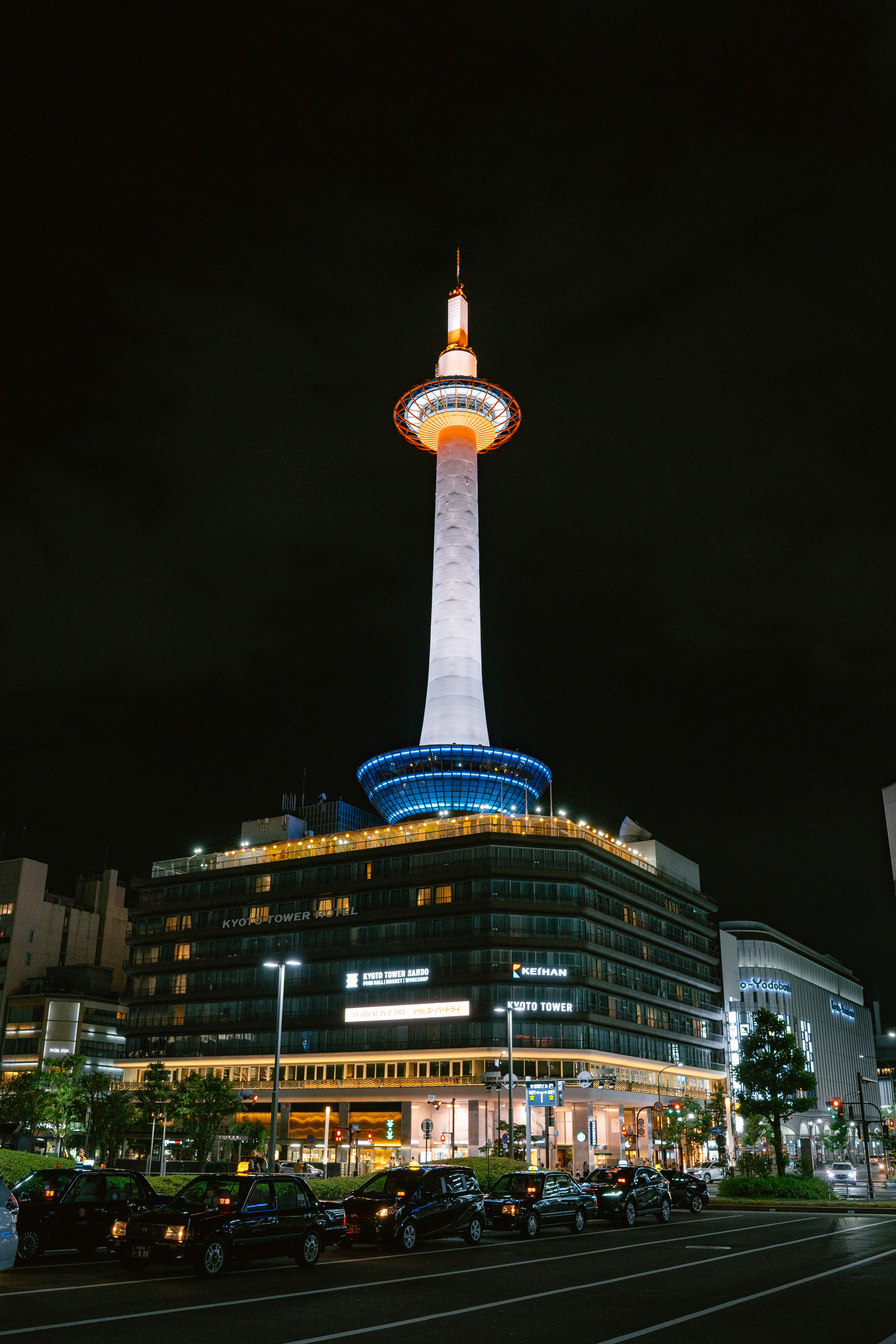 Tokyo Tower at Night: Neon Rings and Downtown Glow