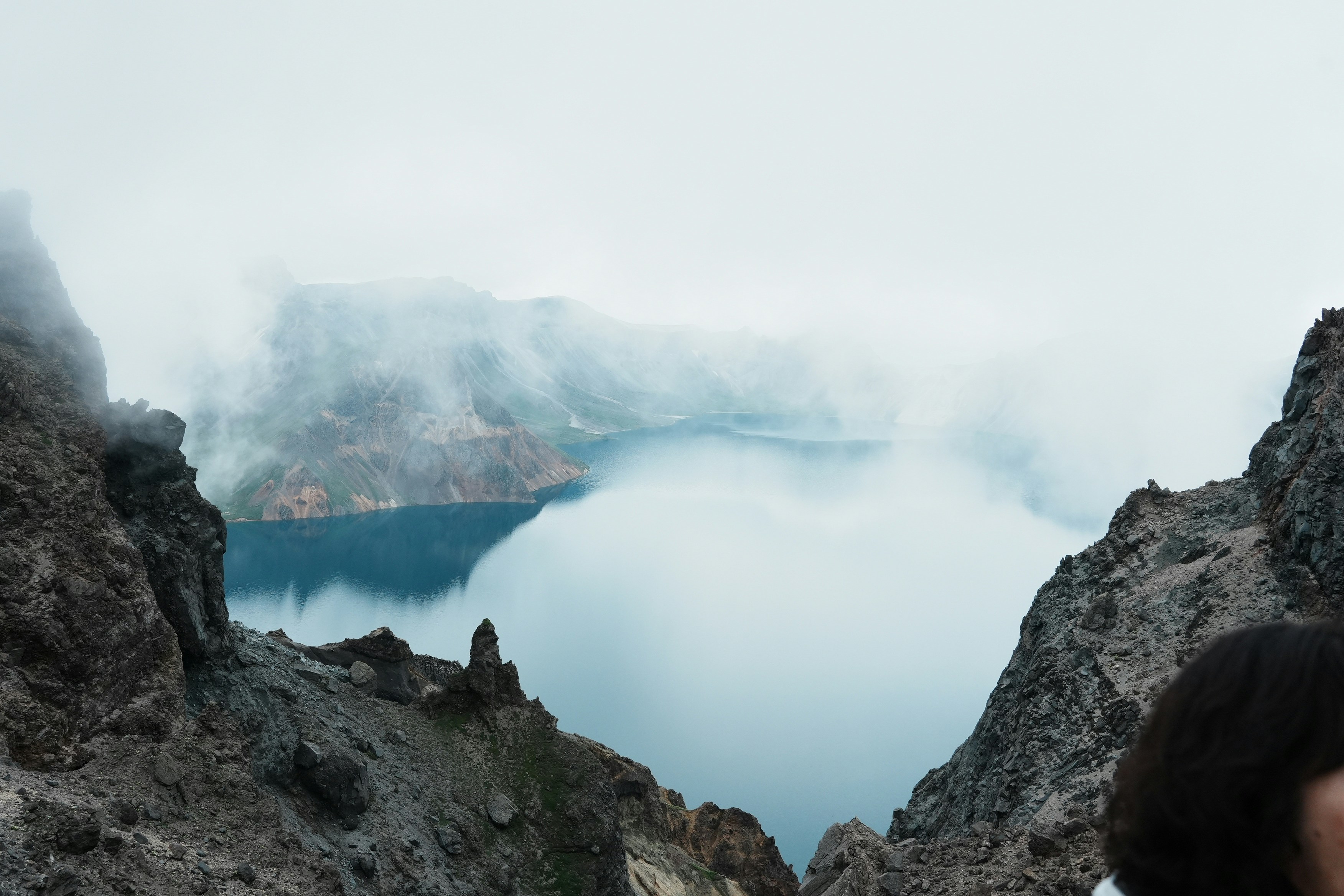 Crater Lake's Quiet Edge: Mist over volcanic cliffs