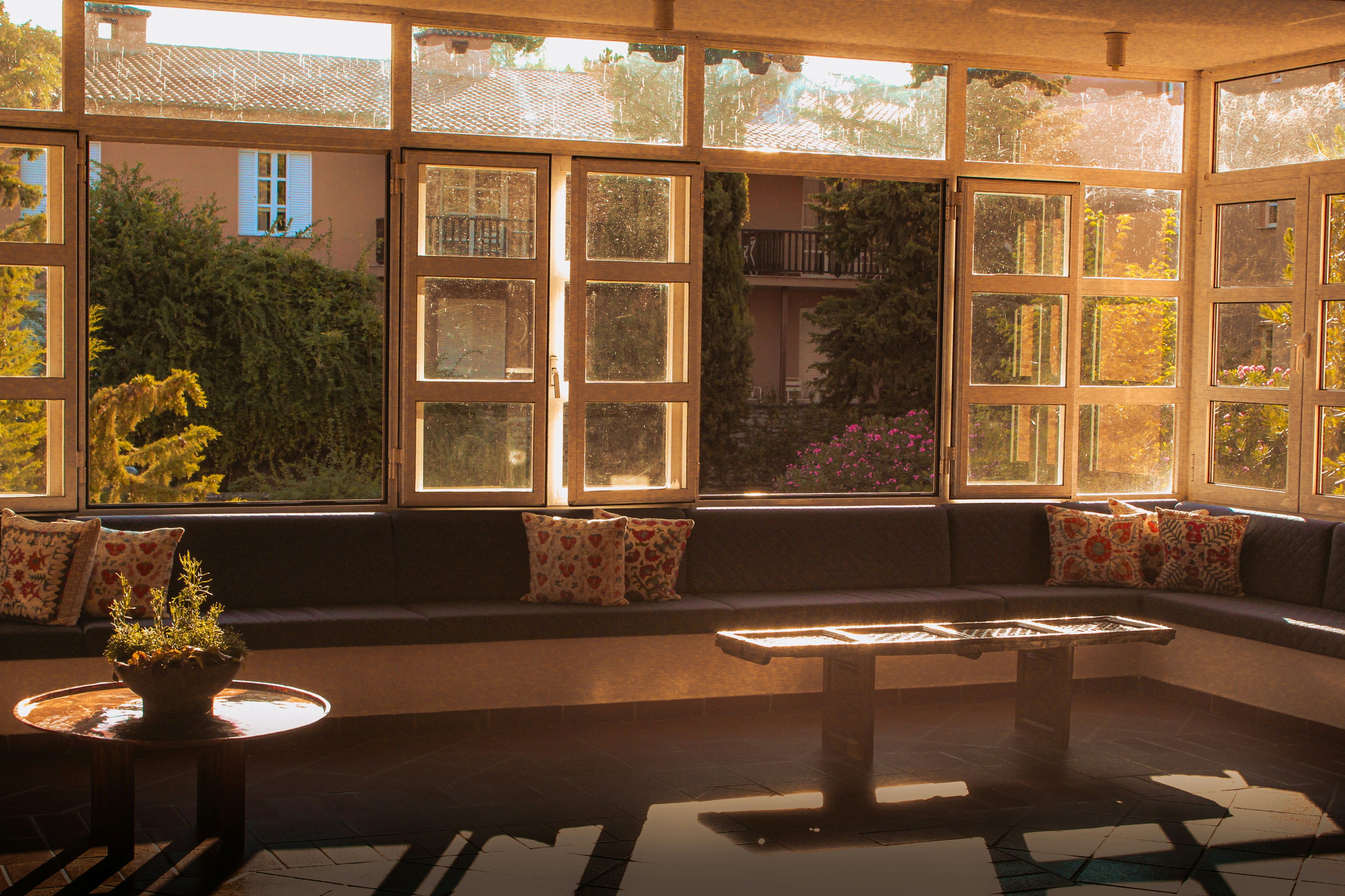 Sunlit Conservatory Lounge: Quiet Space with Courtyard View