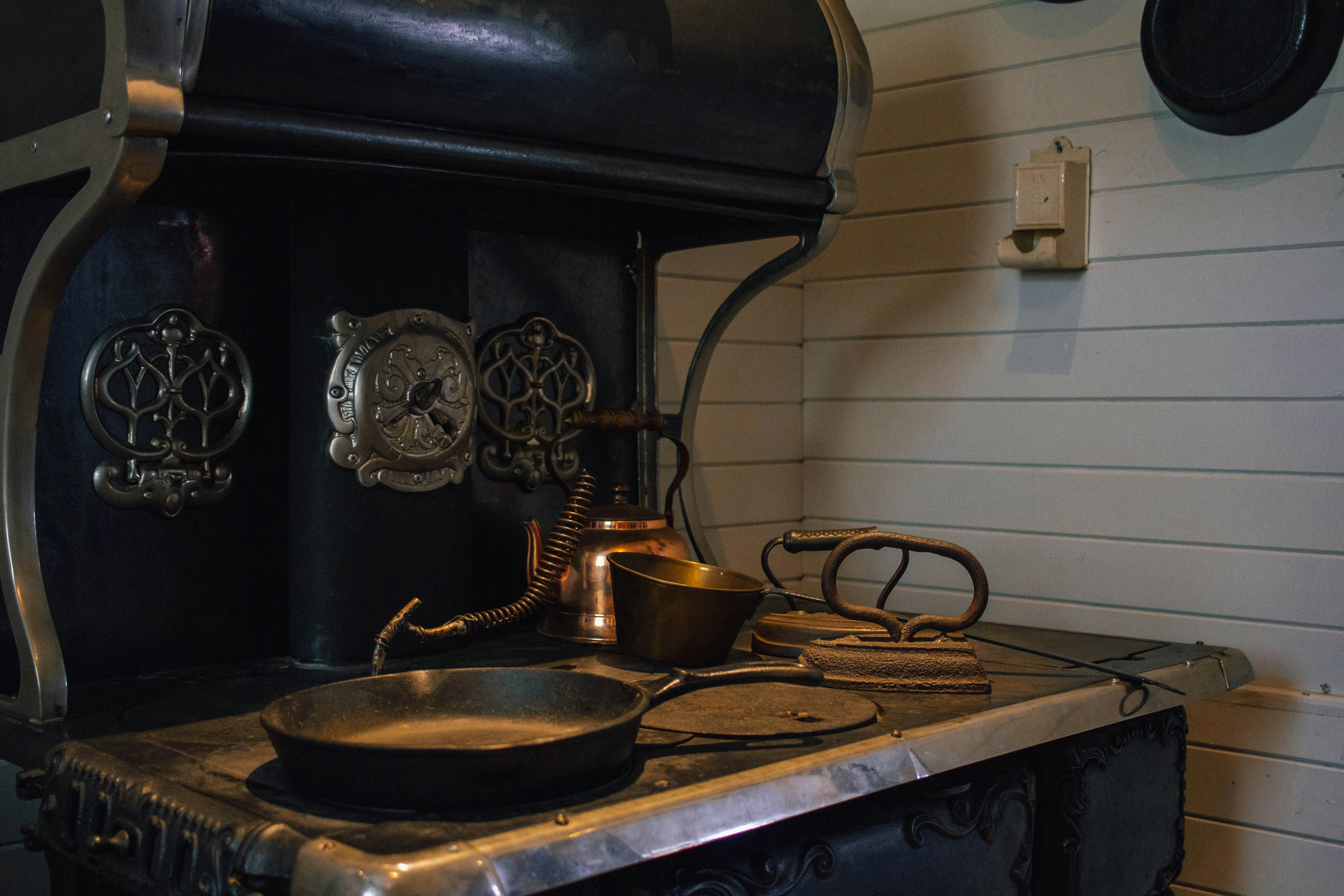 Copper Echoes on a Vintage Stove