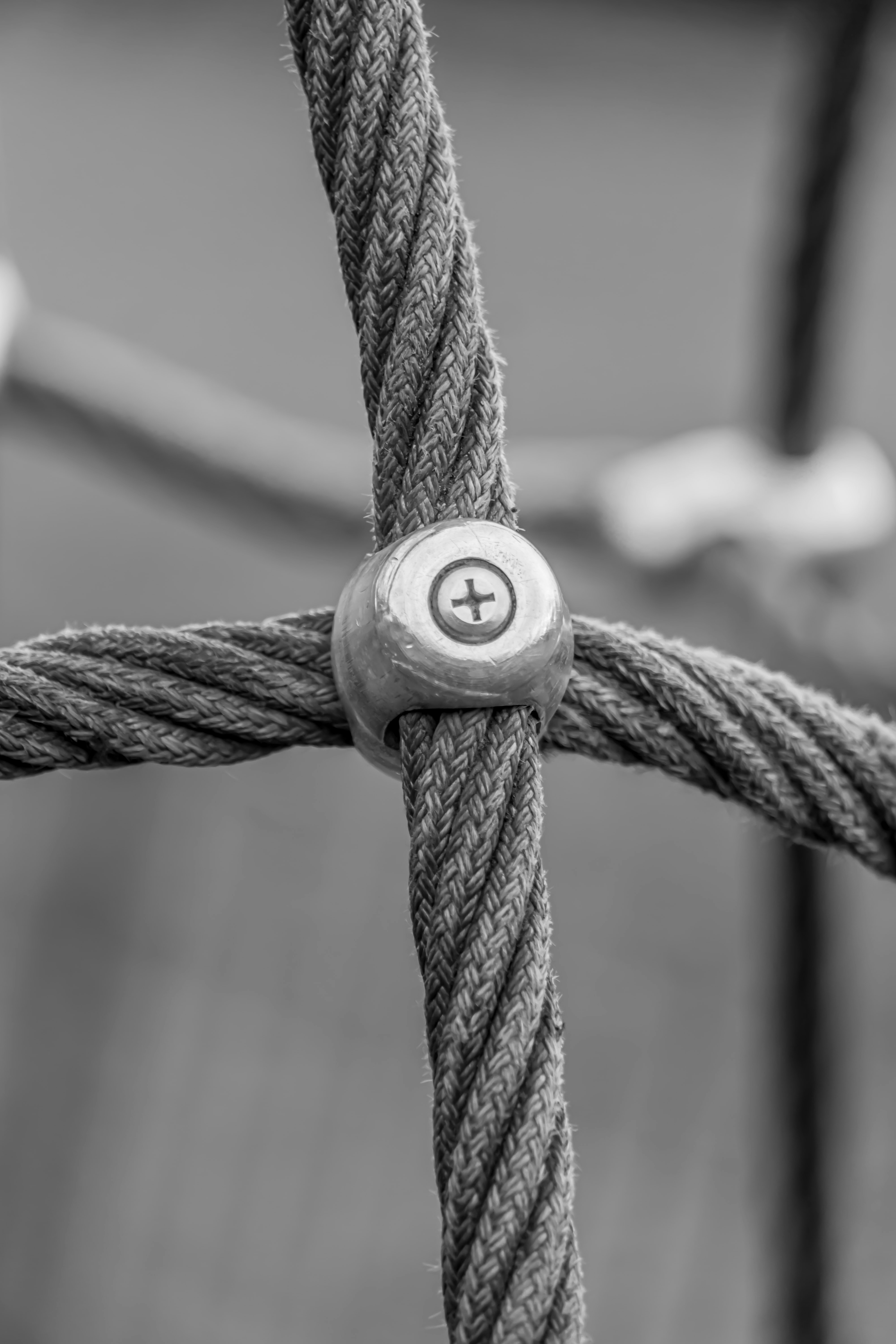 Tension in Steel: Interwoven Cables under a Central Clamp
