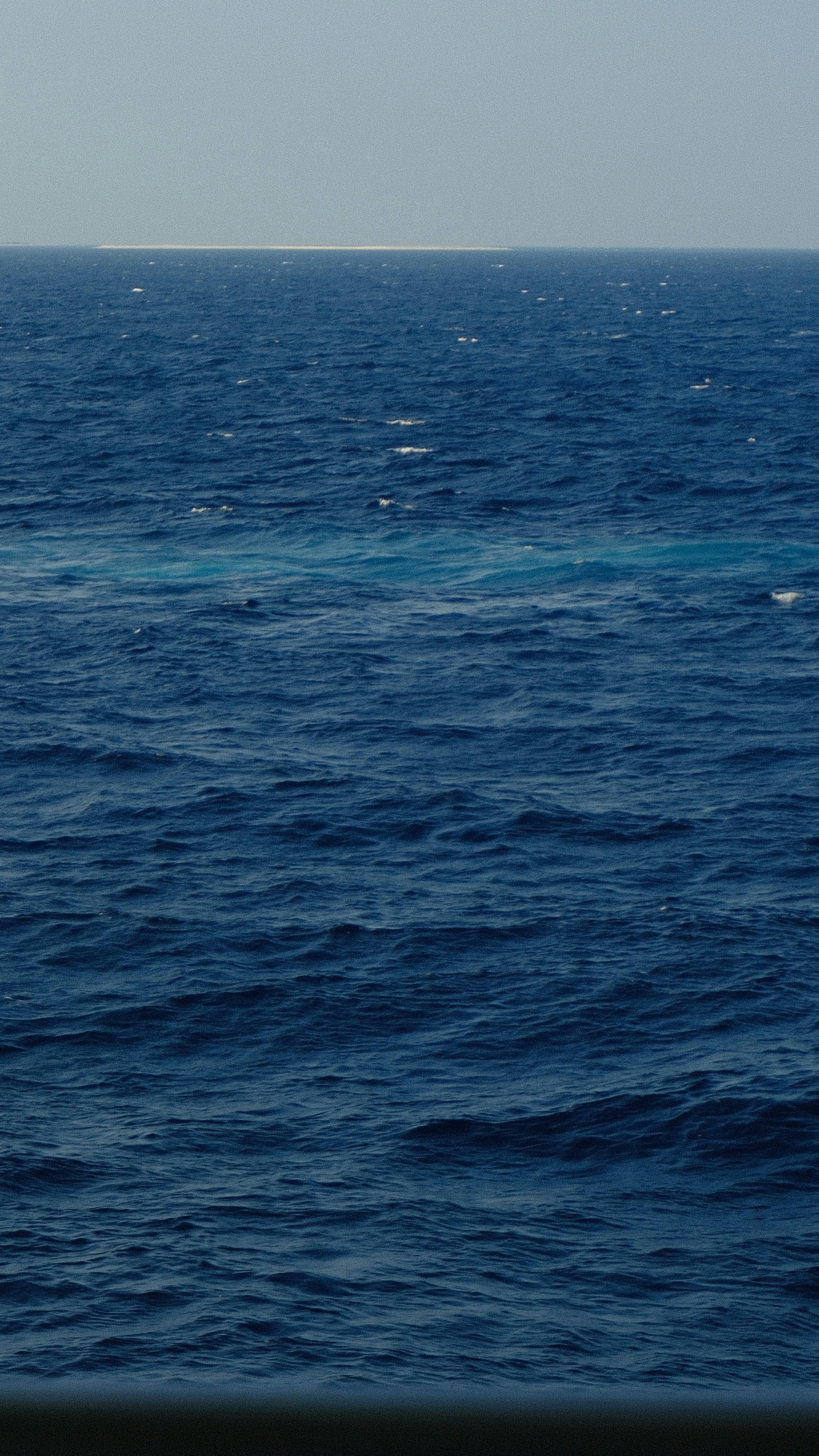 Horizon Fold: A Deep Blue Sea Beyond the Quiet Rim