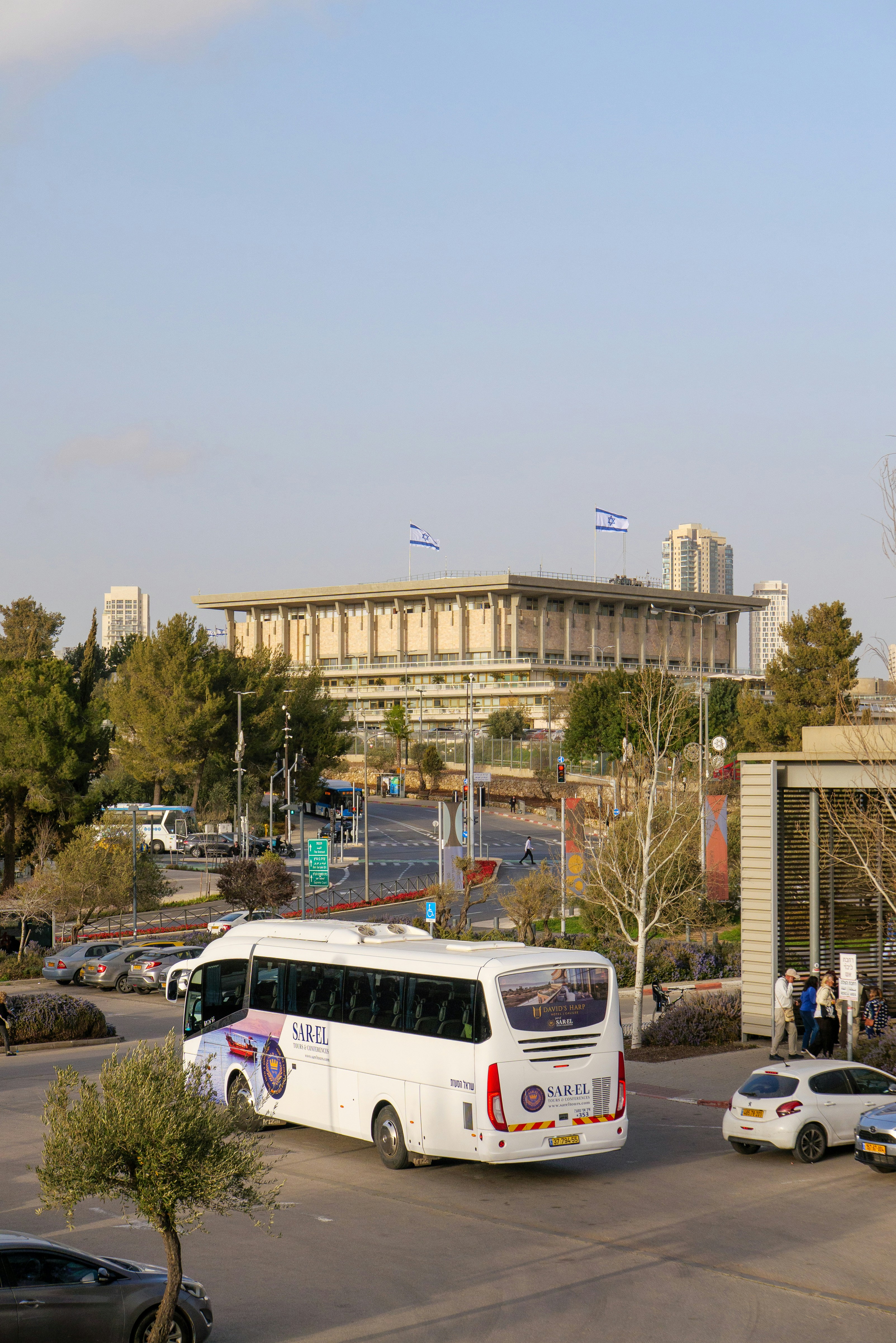 Bus, Building, and Blue Sky: A Quiet Snapshot of Urban Circulation
