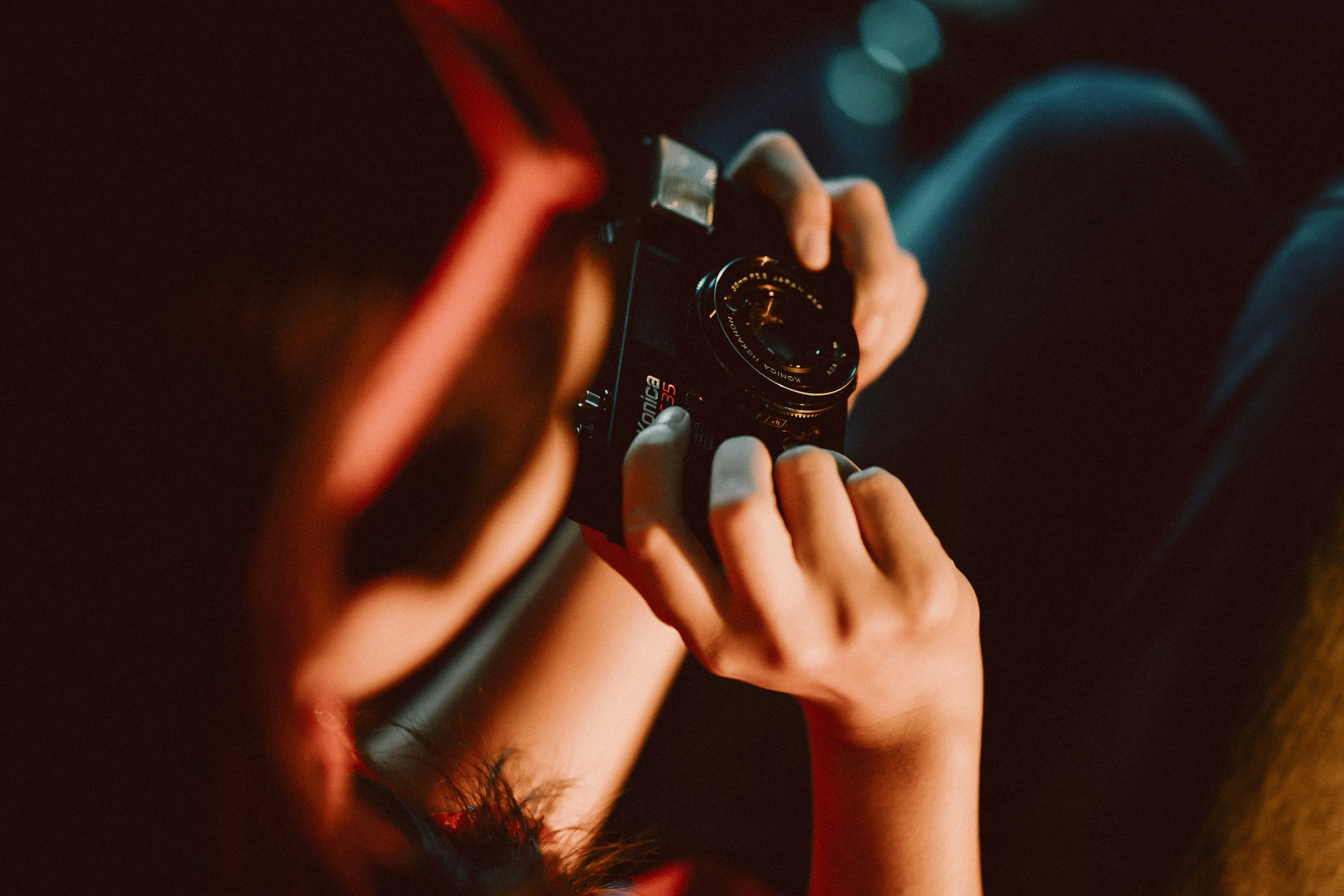 Shutter in Focus: A Quiet Moment with a Vintage Flash