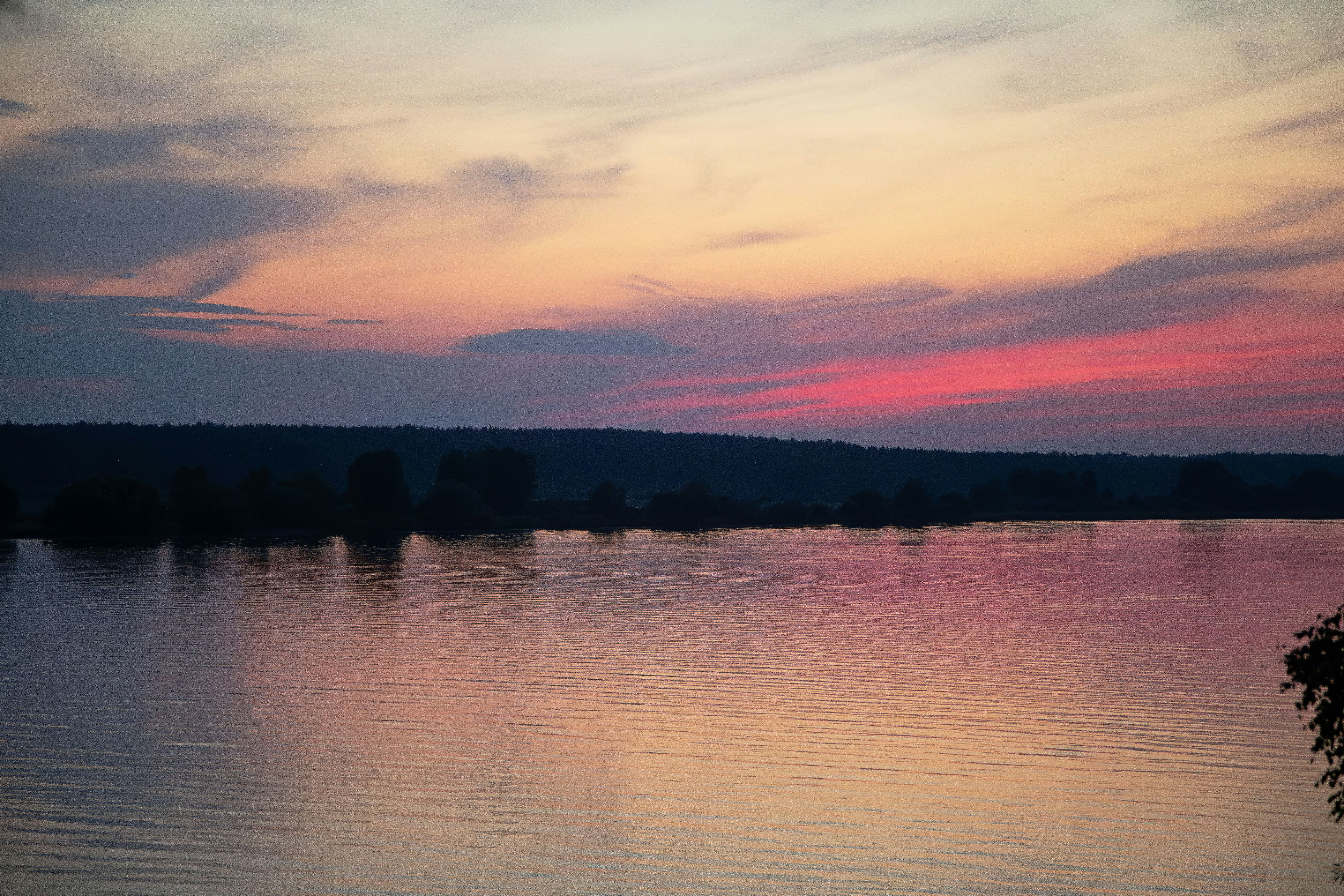 Evening Ripples: A Quiet Sunset Across the Wide Lake