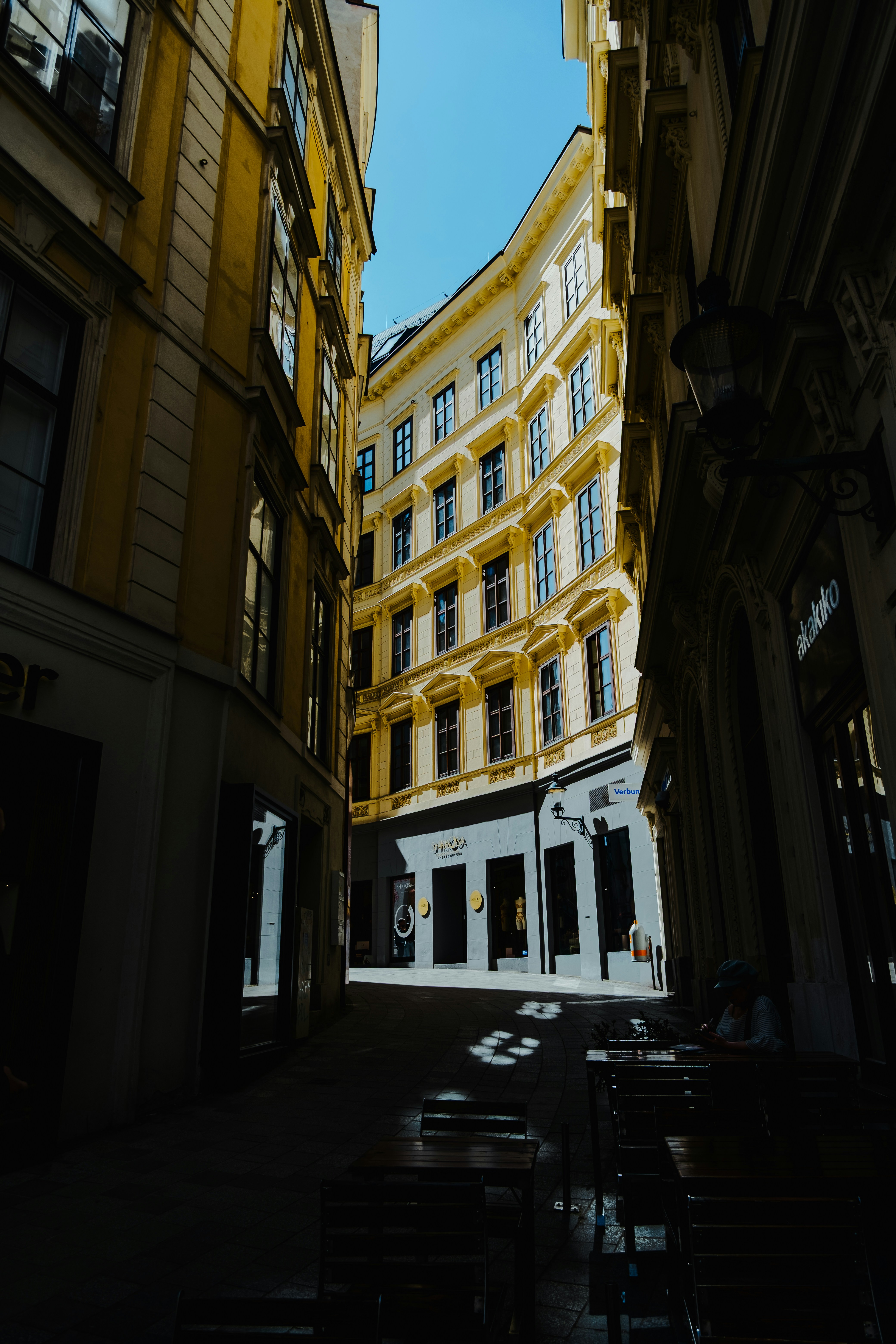 Sunlit Curvature: A Narrow Street Brought to Golden Light