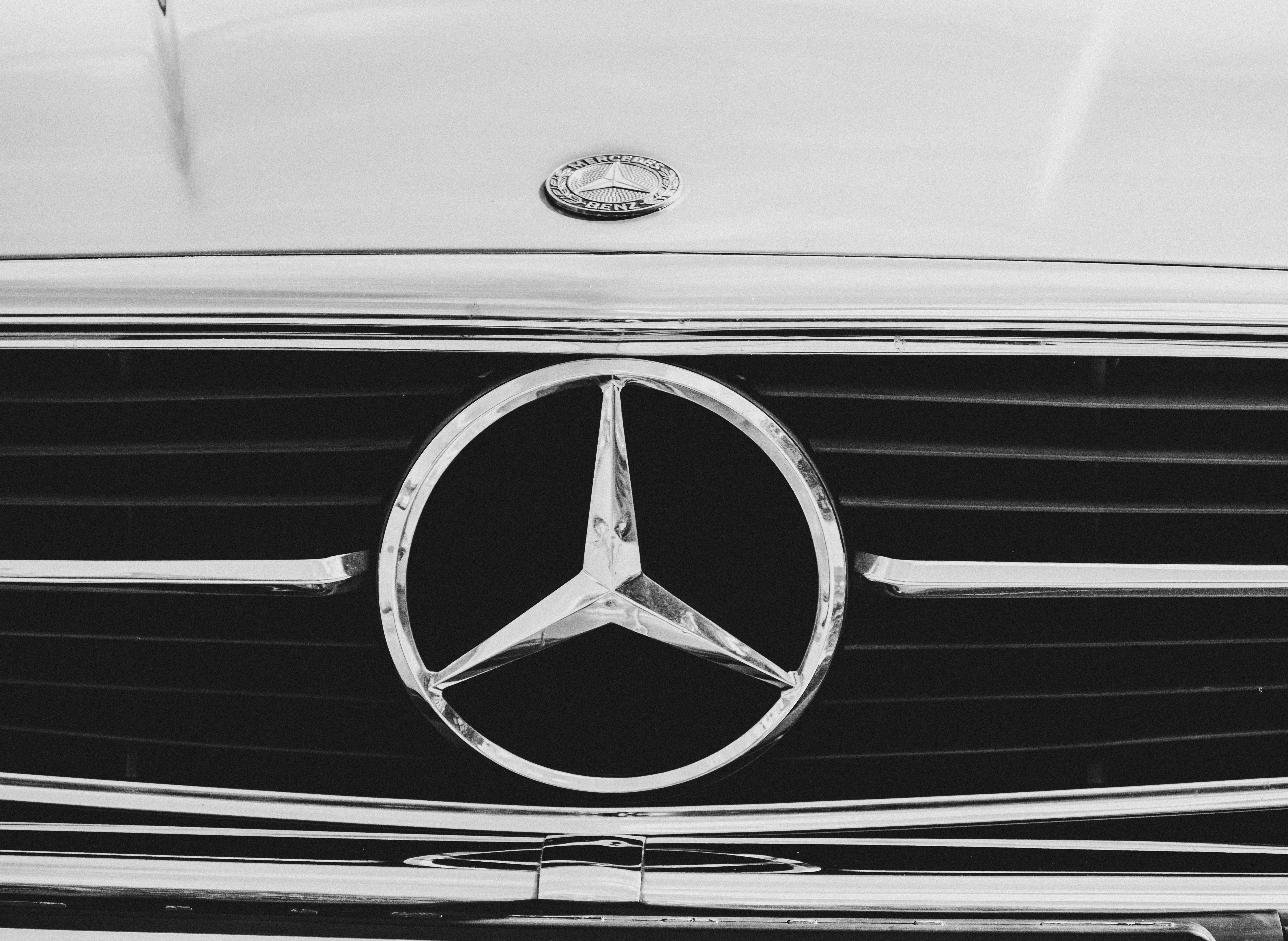 Front-and-Center Emblem: A Close-Up of a Classic Mercedes Grille