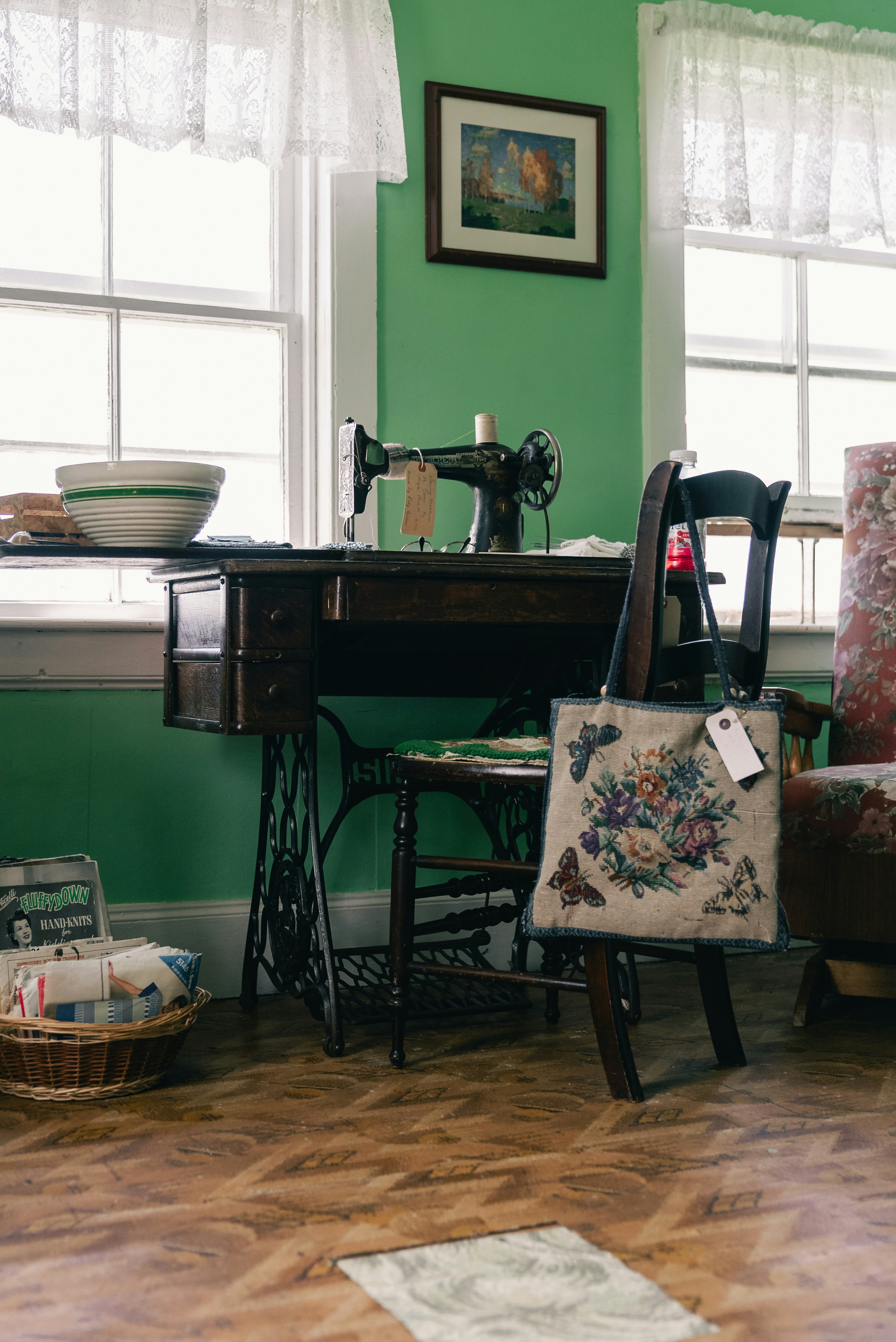 Green Kitchen Studio: A Vintage Singer and Patchwork Tote in Quiet Afternoon Light