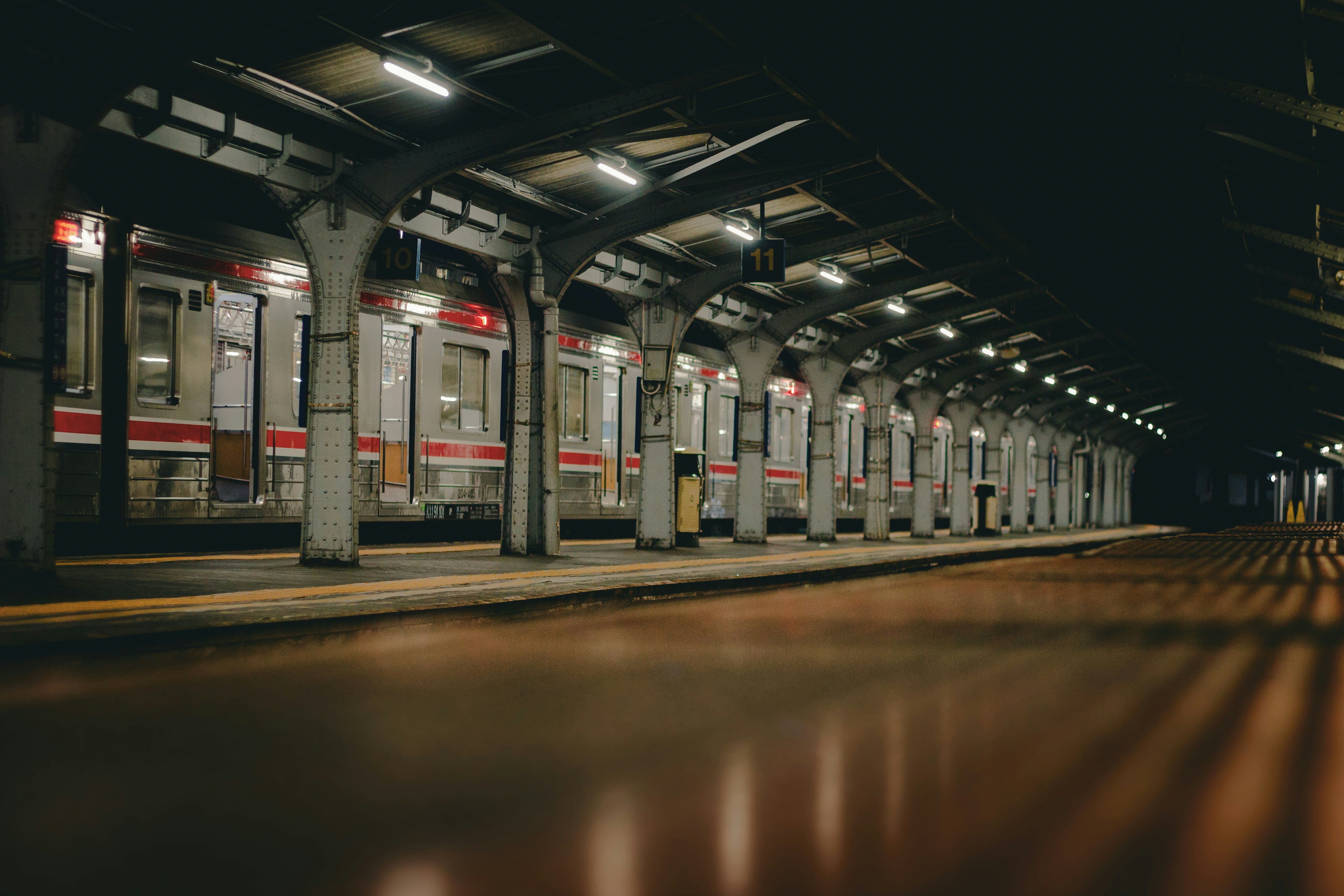 Underground Echoes: A Quiet Platform in the Dim Light