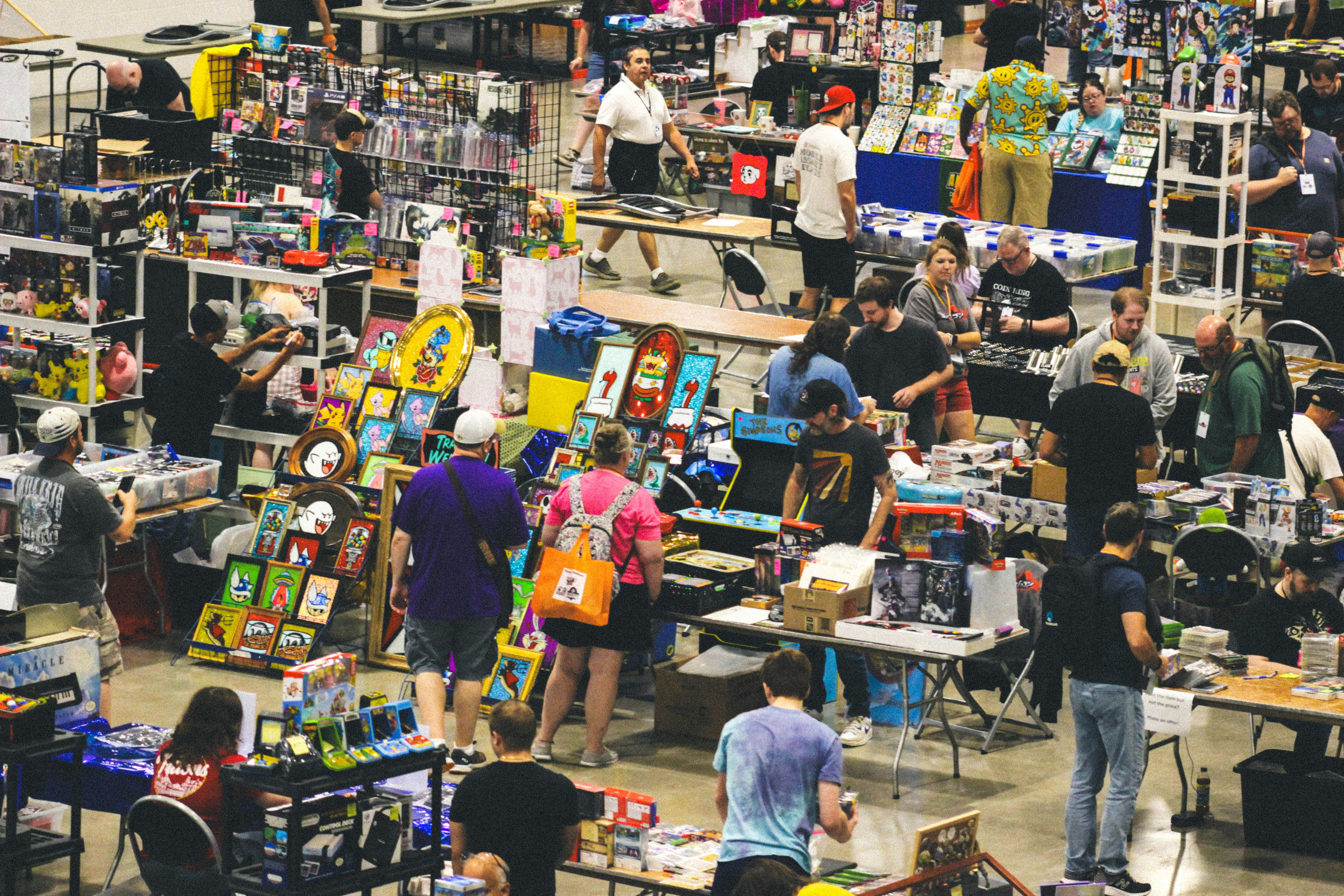Vendor Alley Pulse: A Sea of Collectibles at a Convention