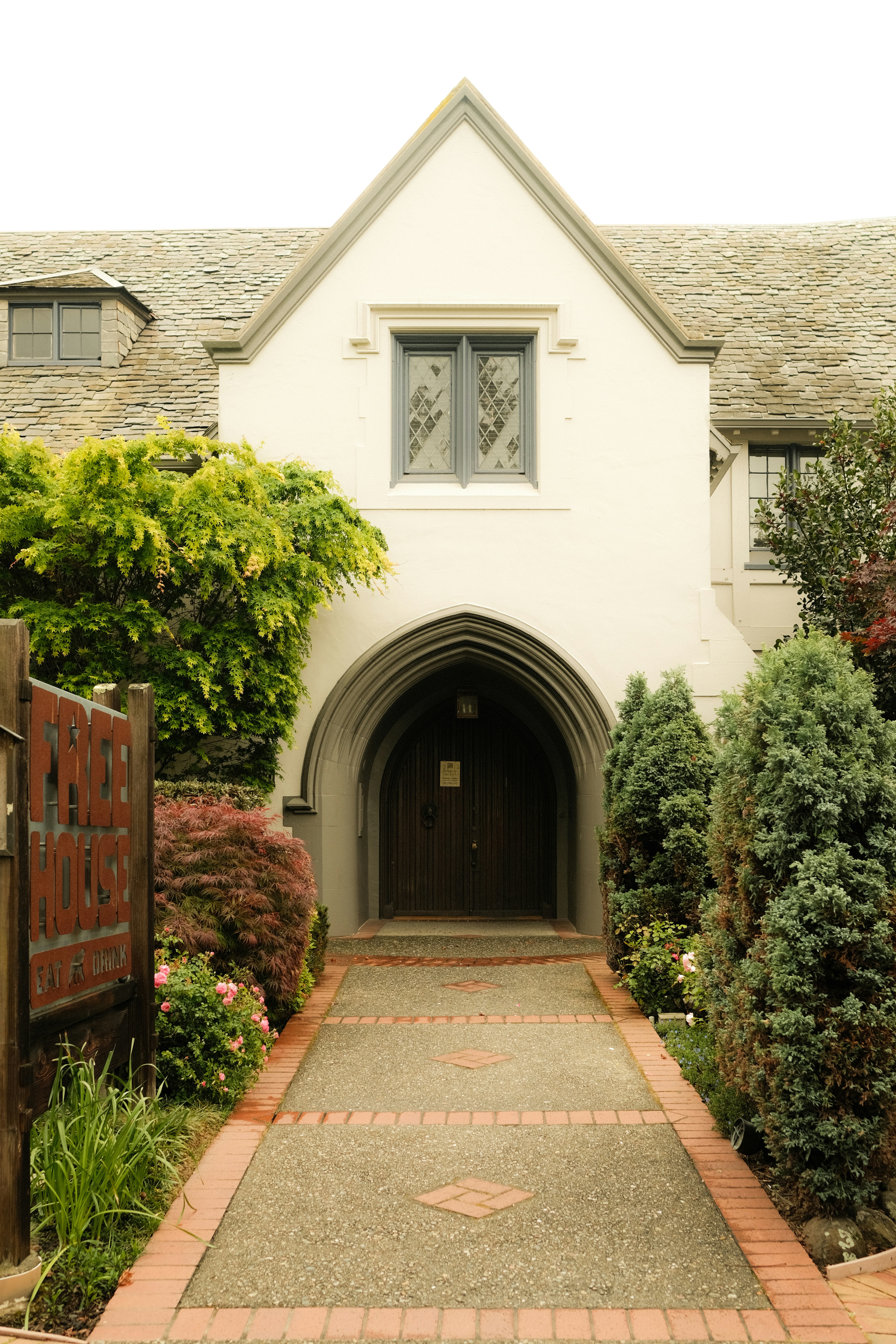 Arched Entryway to a Quiet English-Style Garden Path