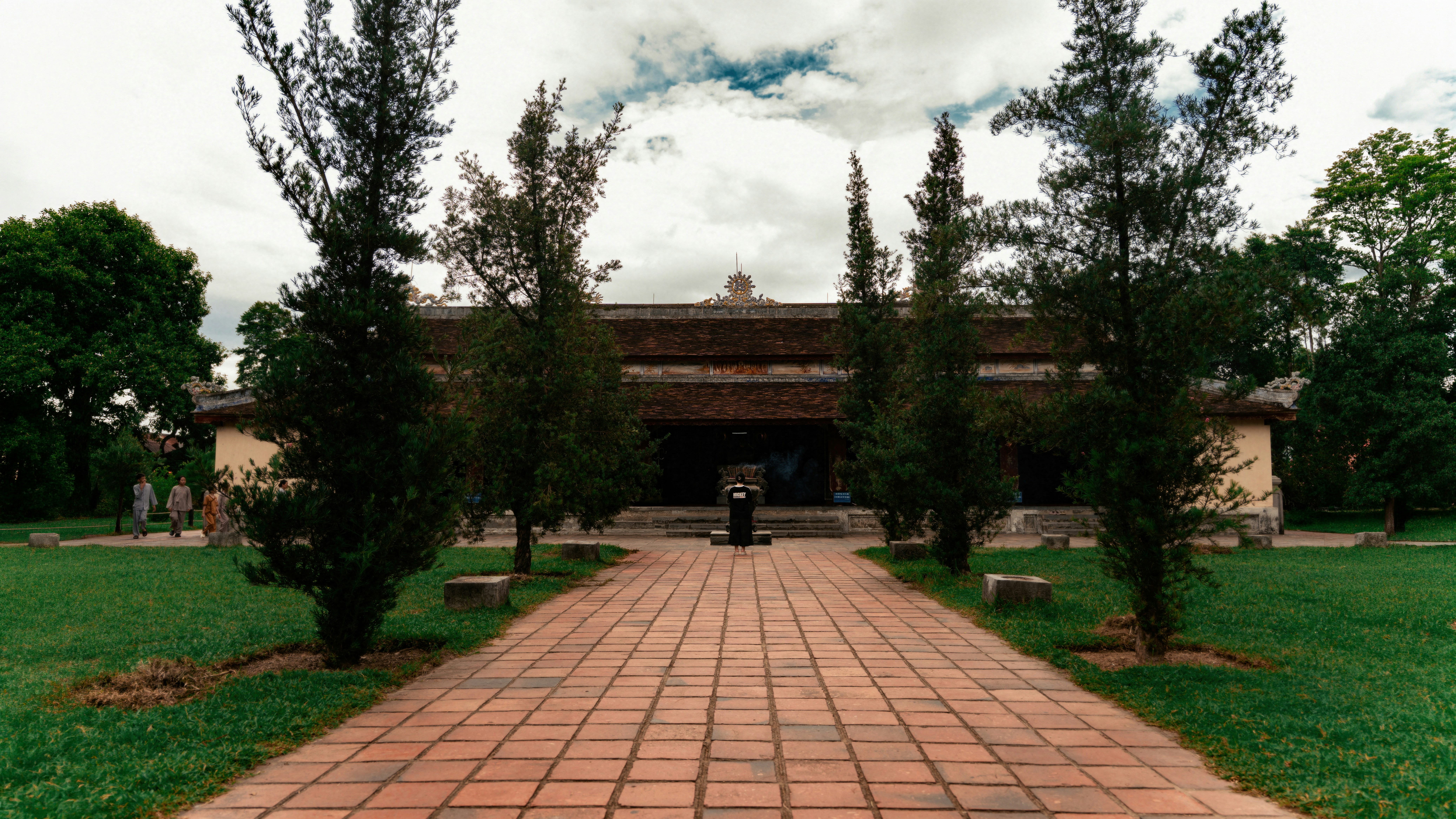 Symmetric Path to a Central Courtyard Gate