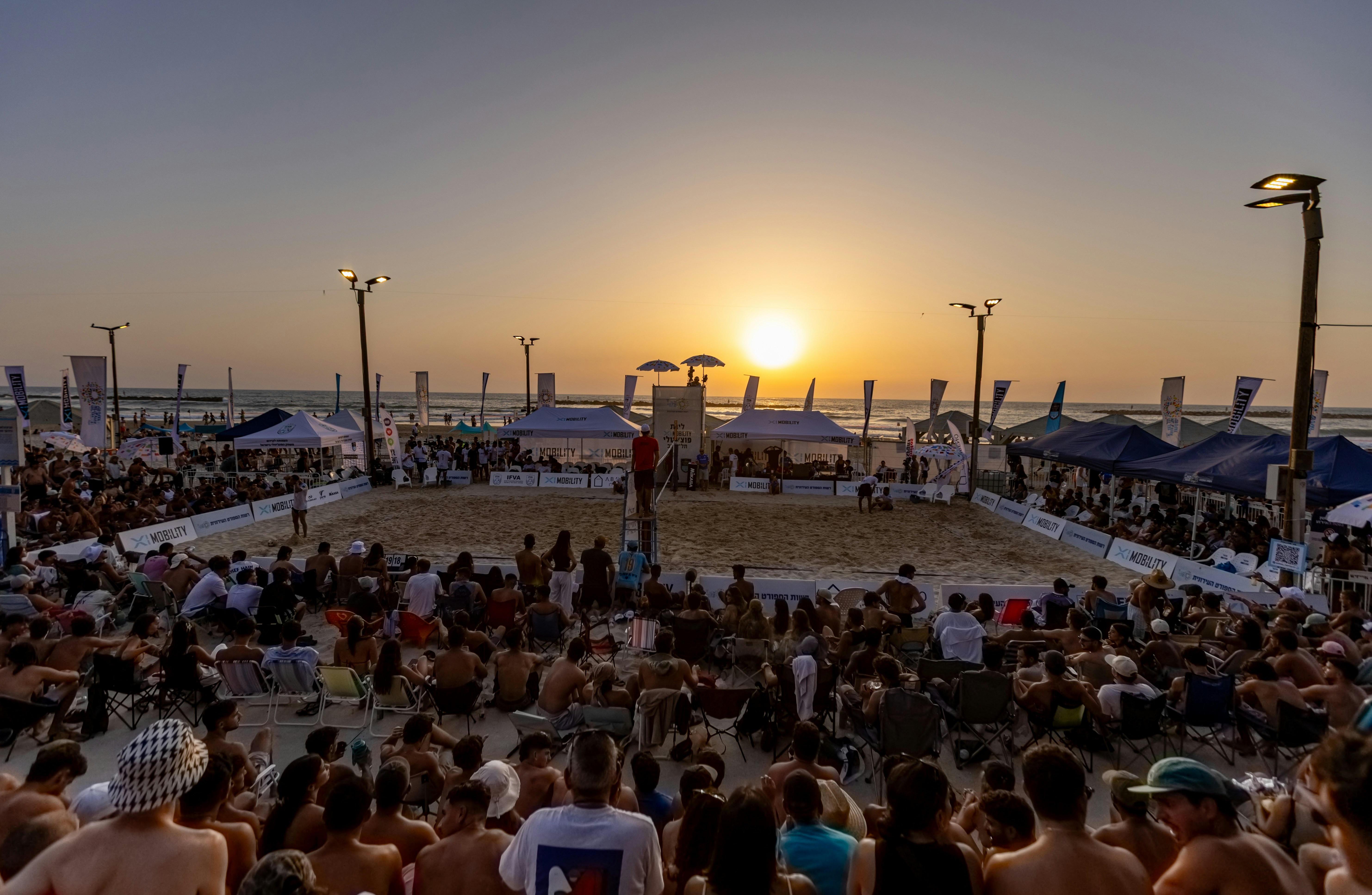 Sunset Circus: Crowd Ritual At a Beachside Ring