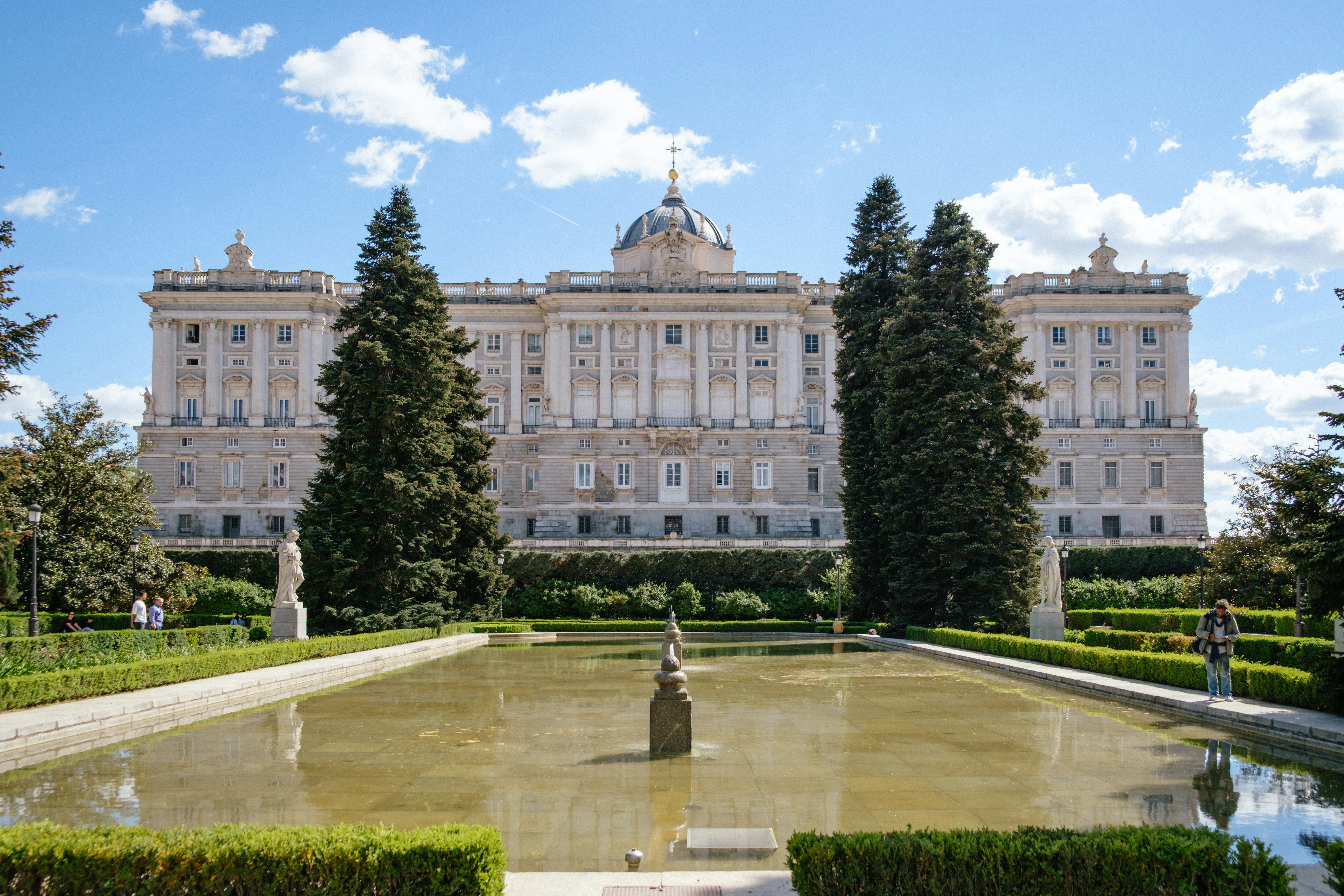 Majestic Madrileño Campus: symmetry and stone