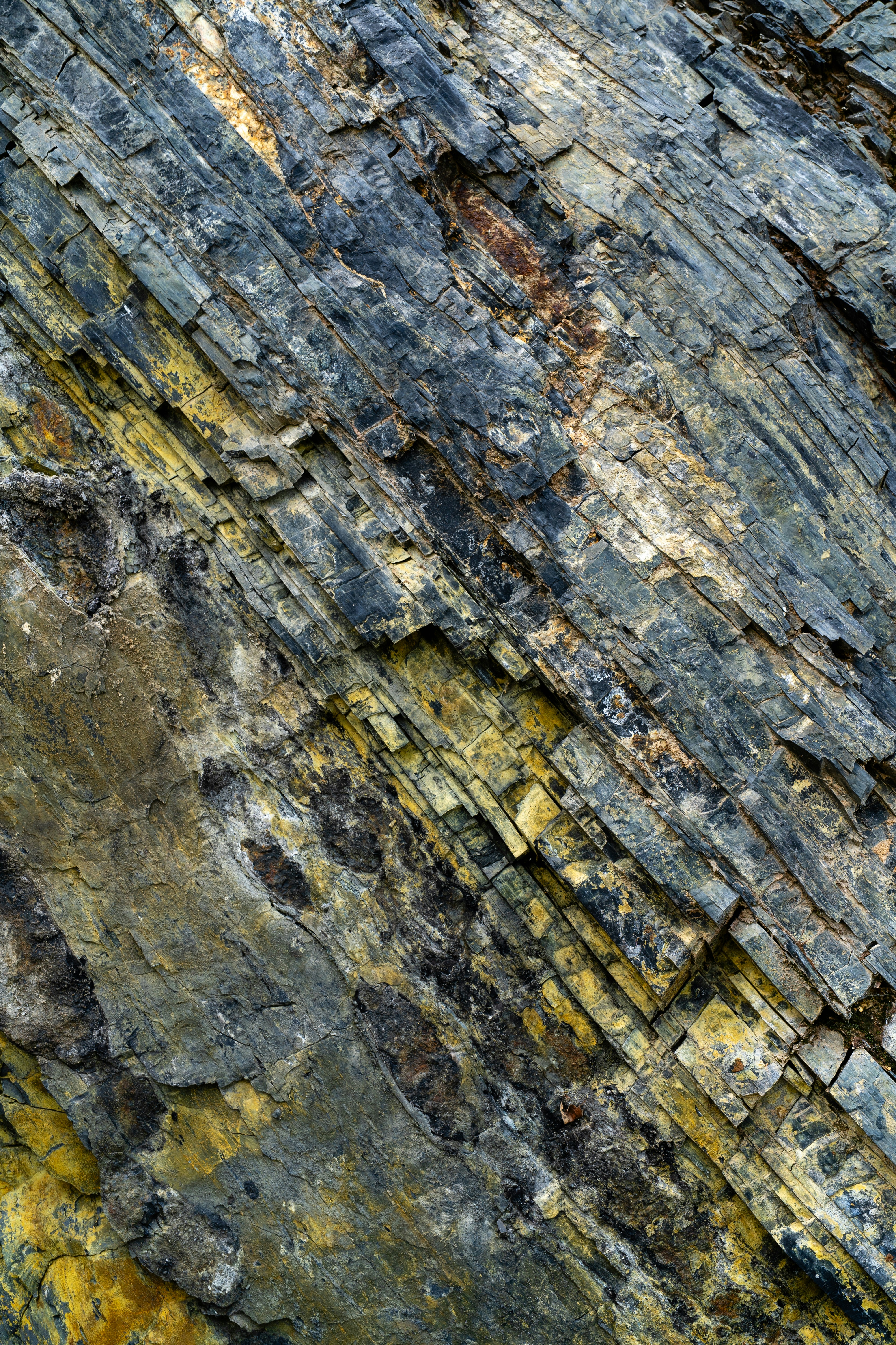 Layered Rock Facade: Geology in Strata and Color