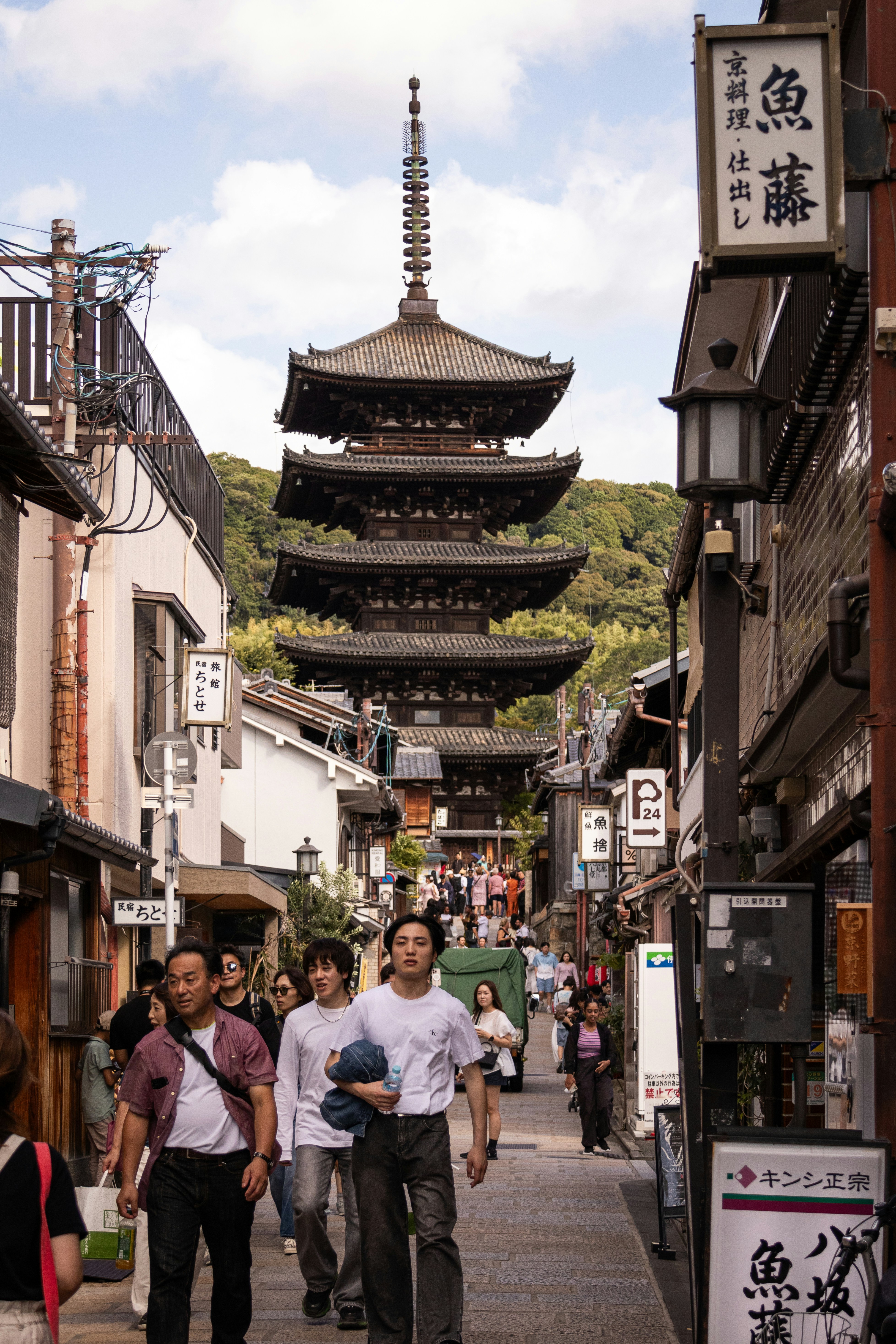 Pagoda in the Street: A Quiet Corridor toward the Five-Tier Temple