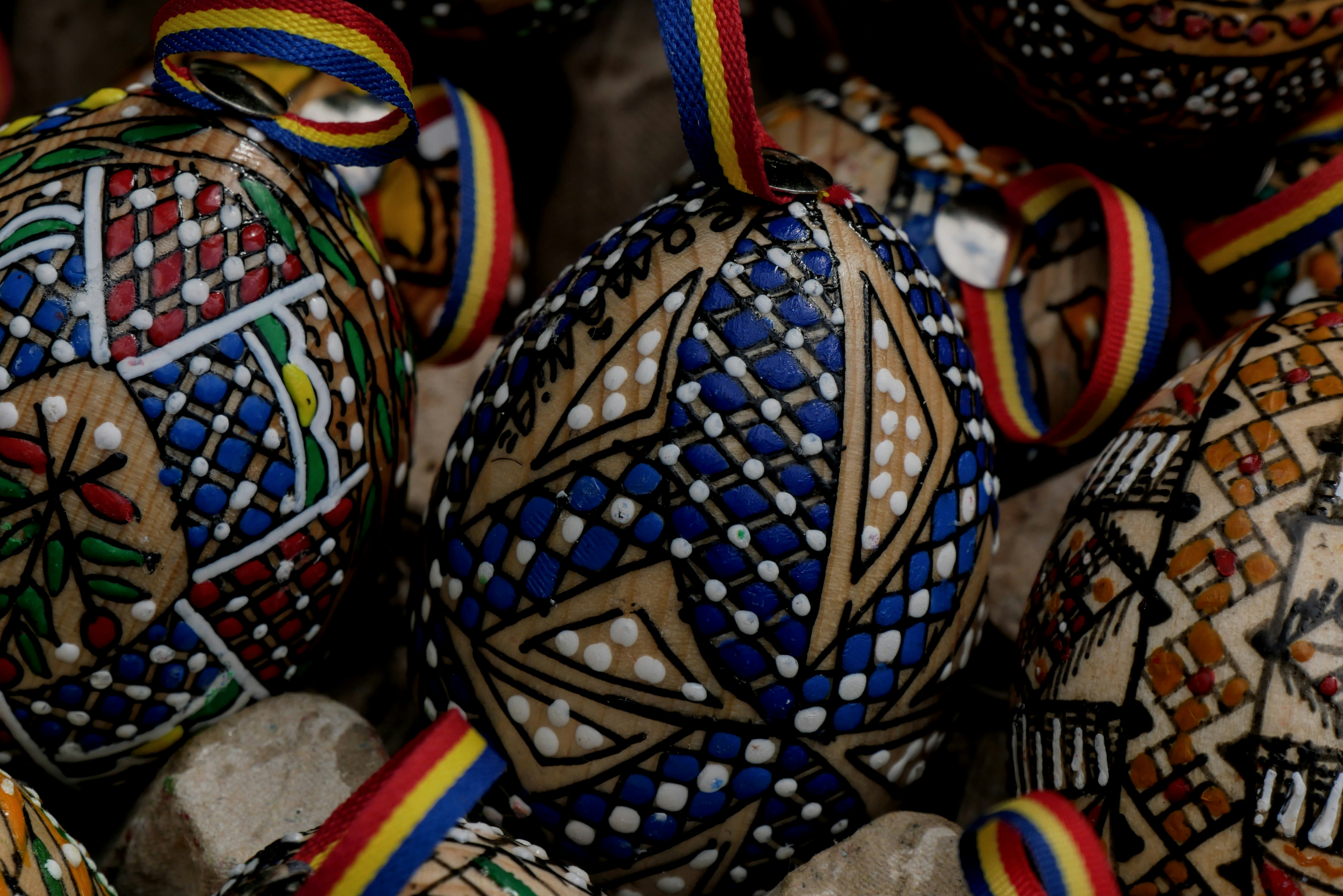 Colorful Mirth in a Mesh of Orbs