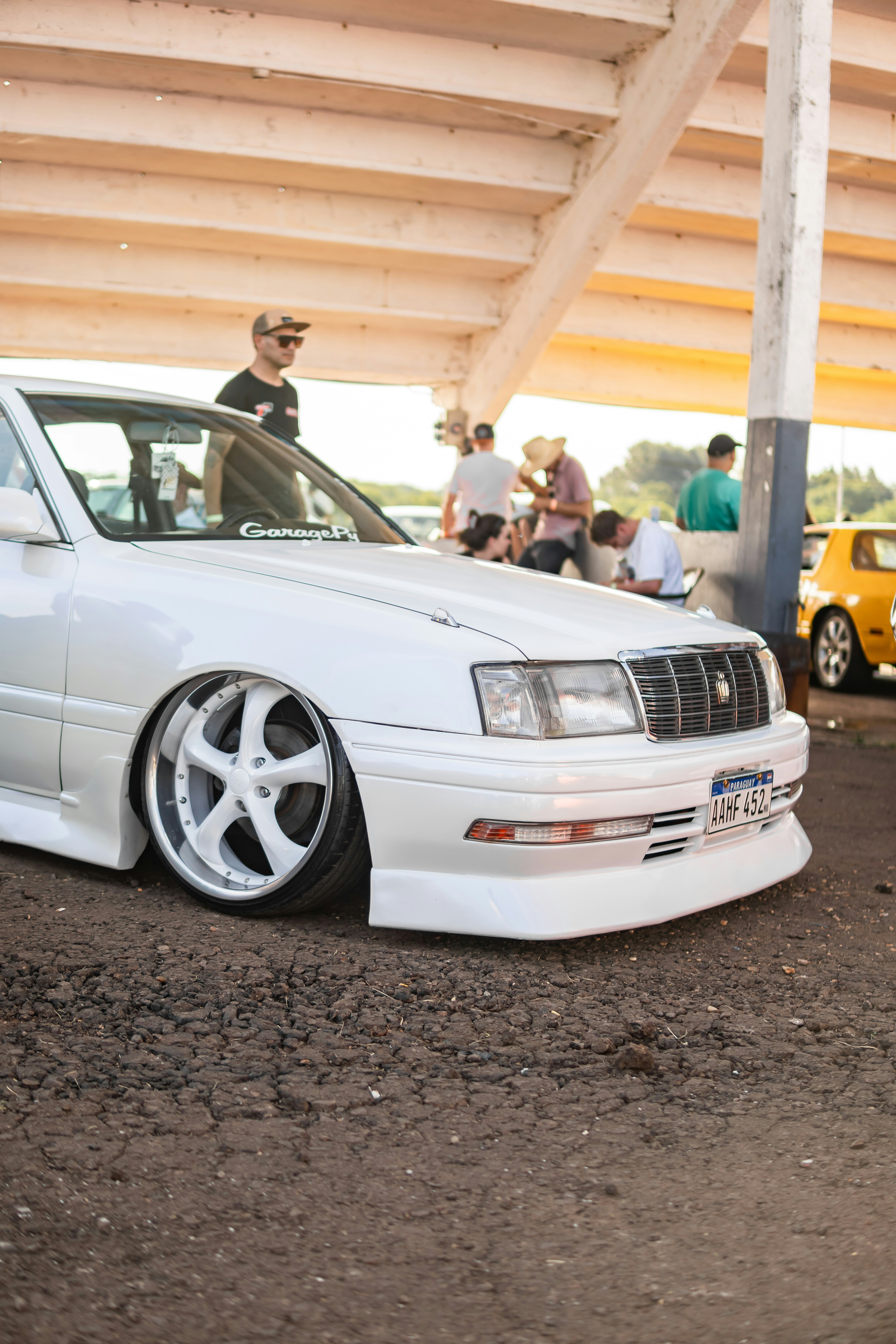 White Drift: Low-Slung Sedan and the Studio Crowd