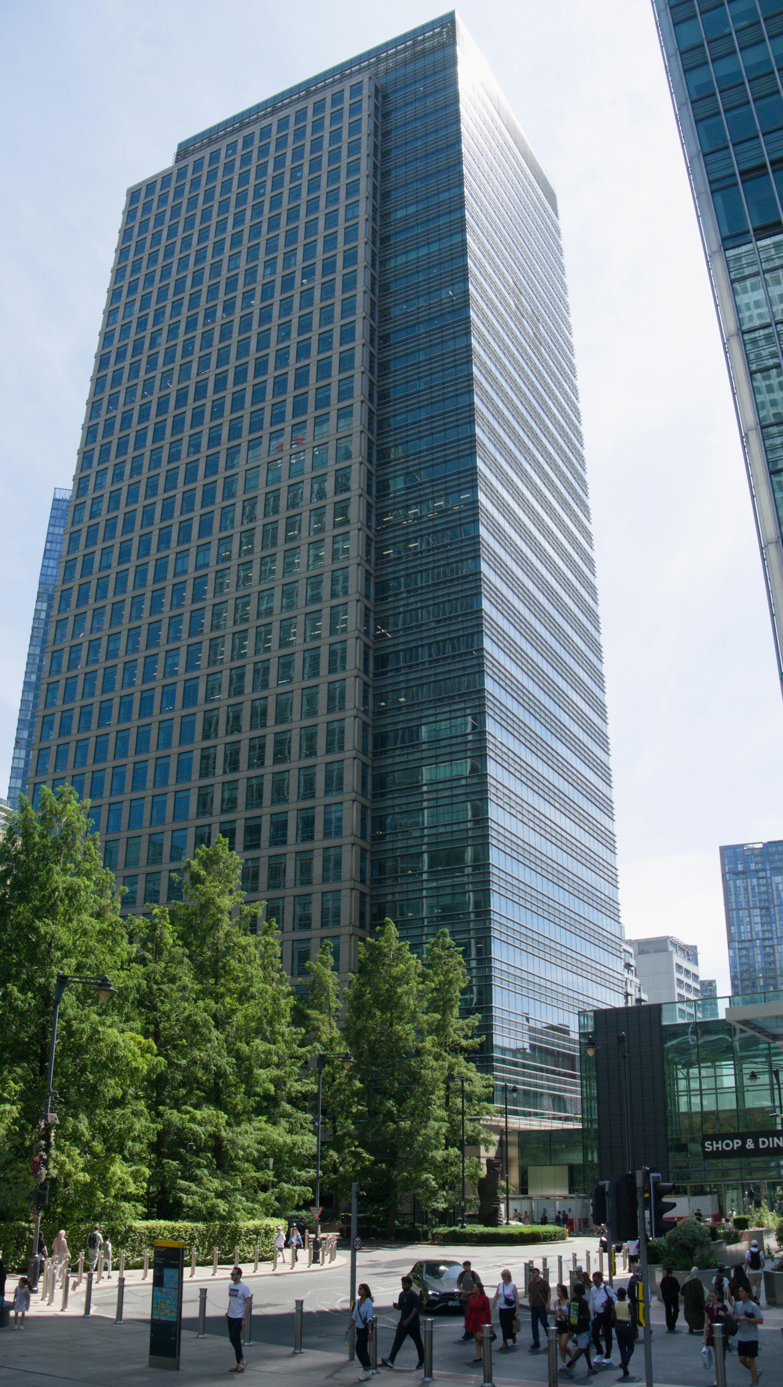 Skyward Facade: A Glass Tower Reaching Above the Urban Canopy
