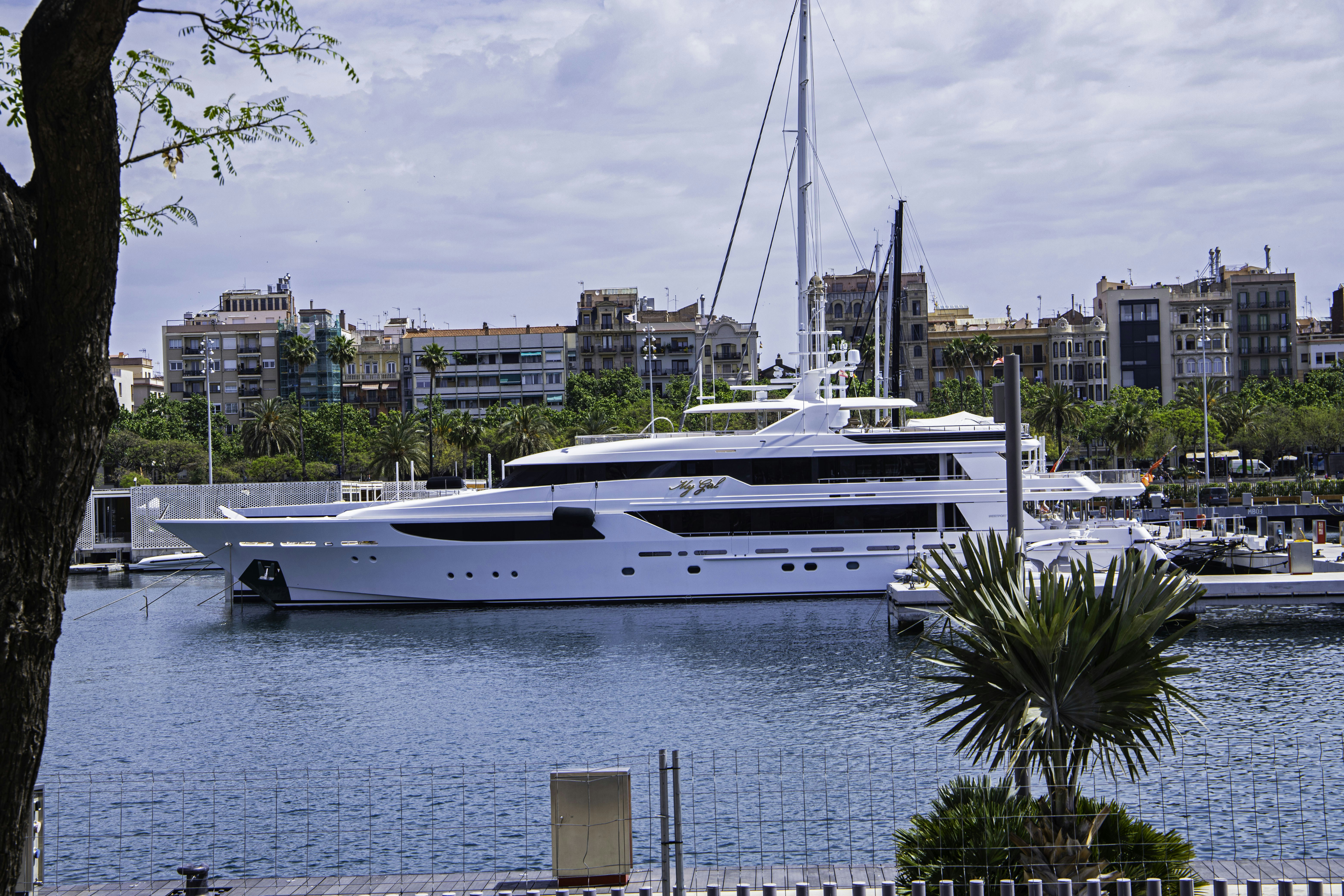 Marina Monarch: A Luxe Yacht Anchored Amid Coastal Palms